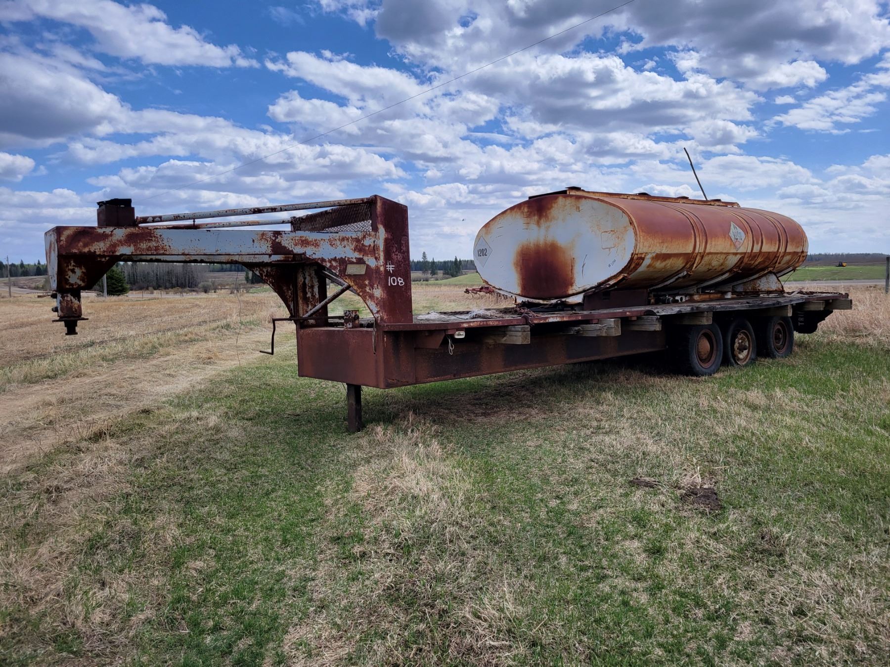 Older Triple axle G/N trailer