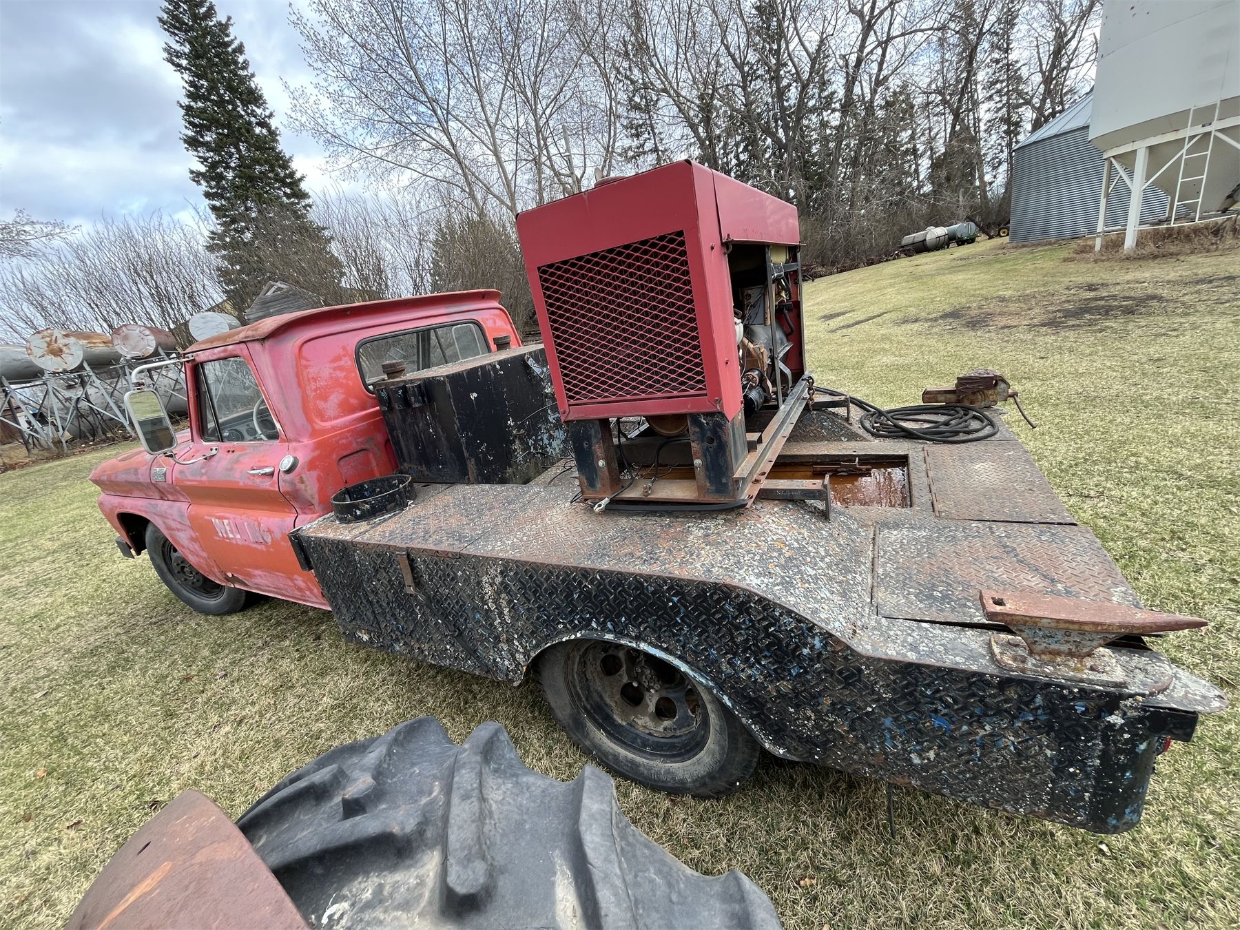 GMC 930 Truck with Welder & Misc