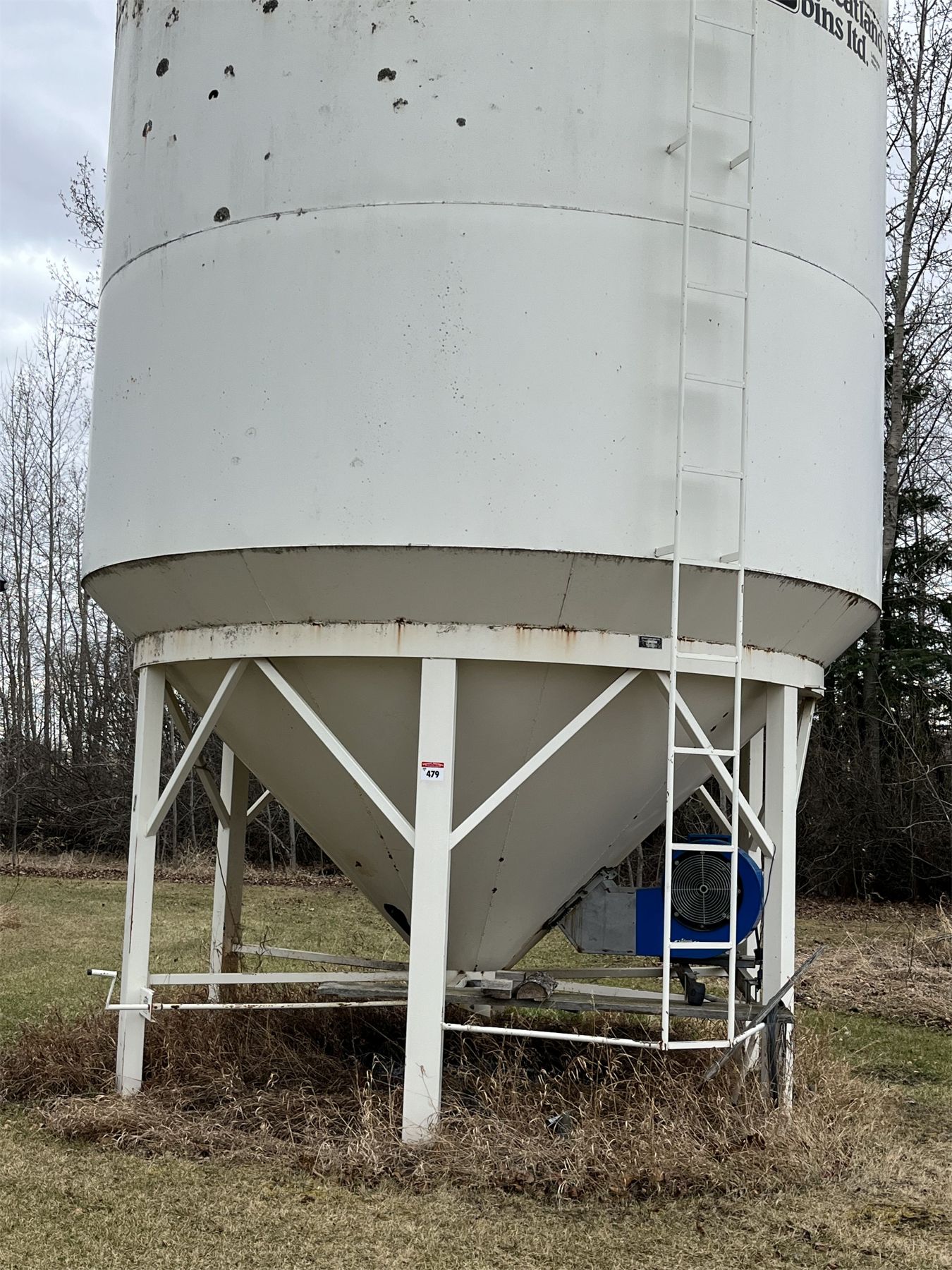 Wheatland Hopper Bin with Grain Guard Aeration Fan (1/2 full of spoilt ...