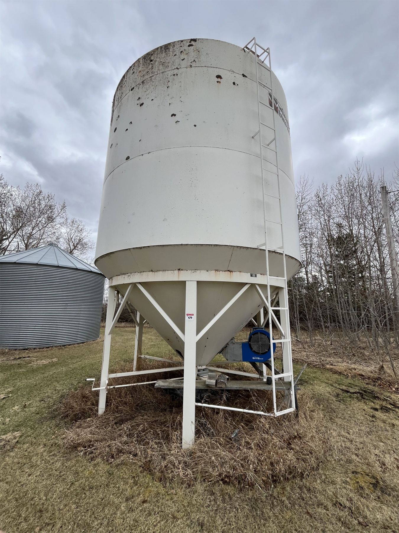Wheatland Hopper Bin with Grain Guard Aeration Fan (1/2 full of spoilt ...