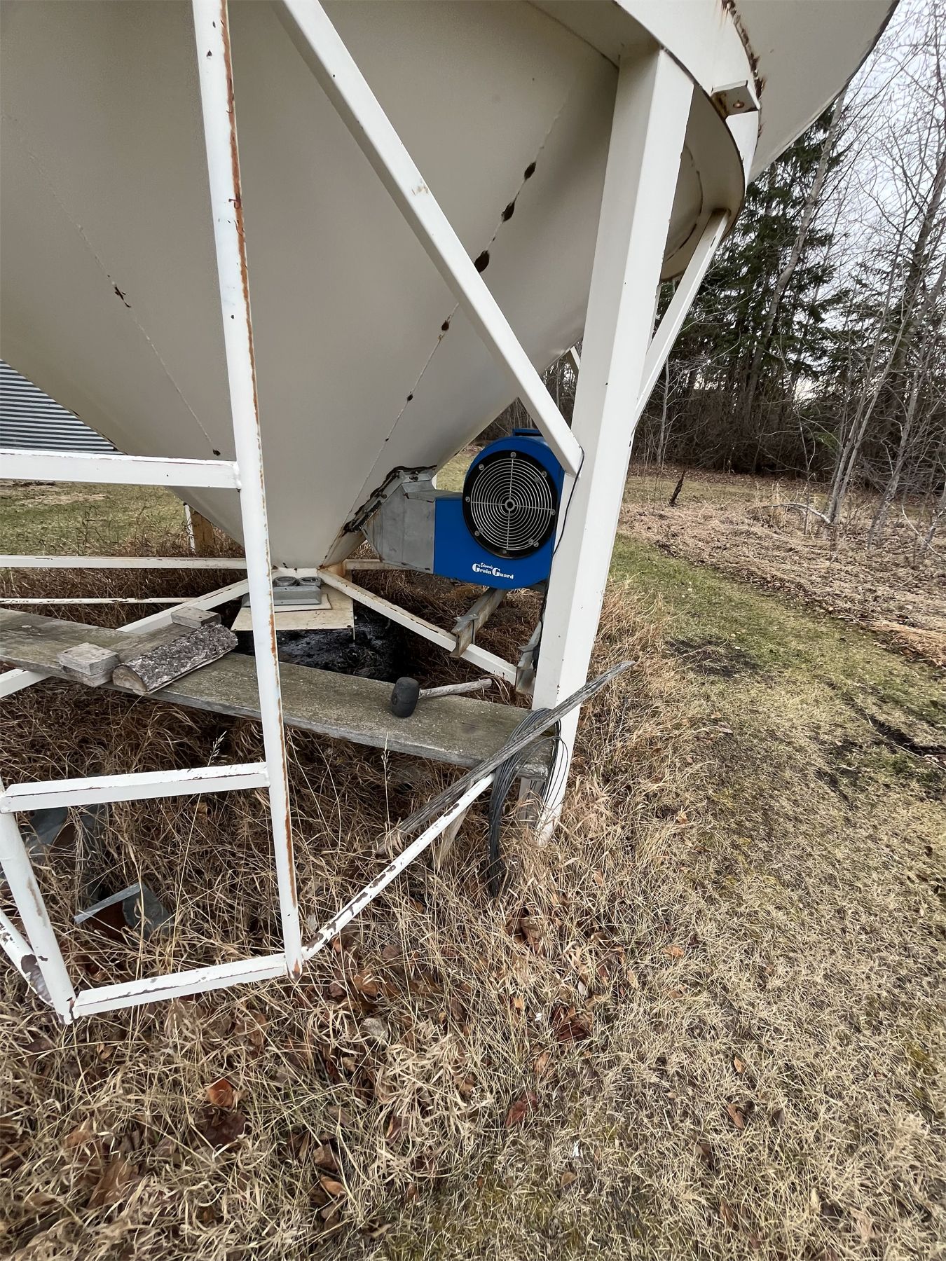 Wheatland Hopper Bin with Grain Guard Aeration Fan (1/2 full of spoilt ...