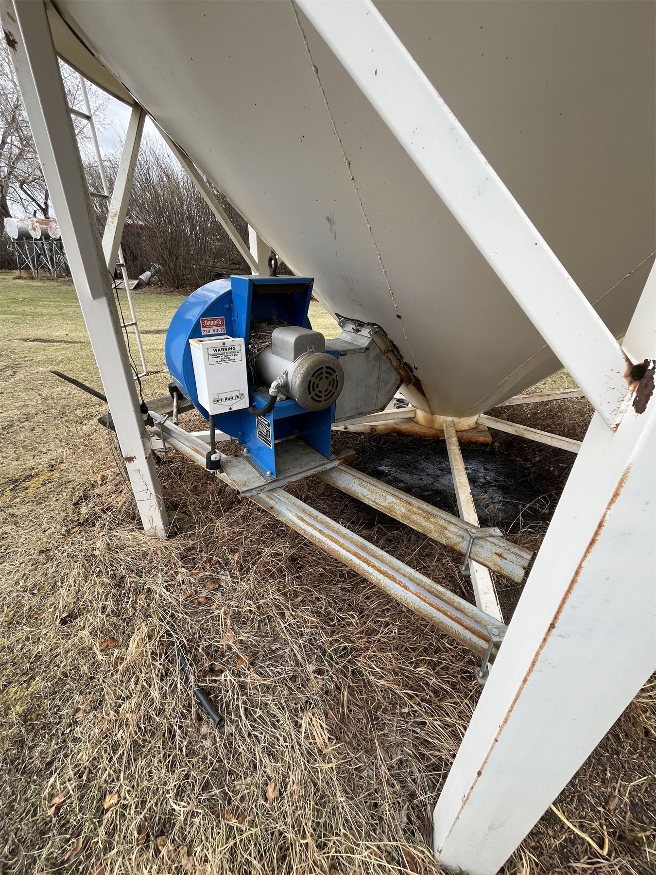 Wheatland Hopper Bin with Grain Guard Aeration Fan (1/2 full of spoilt ...