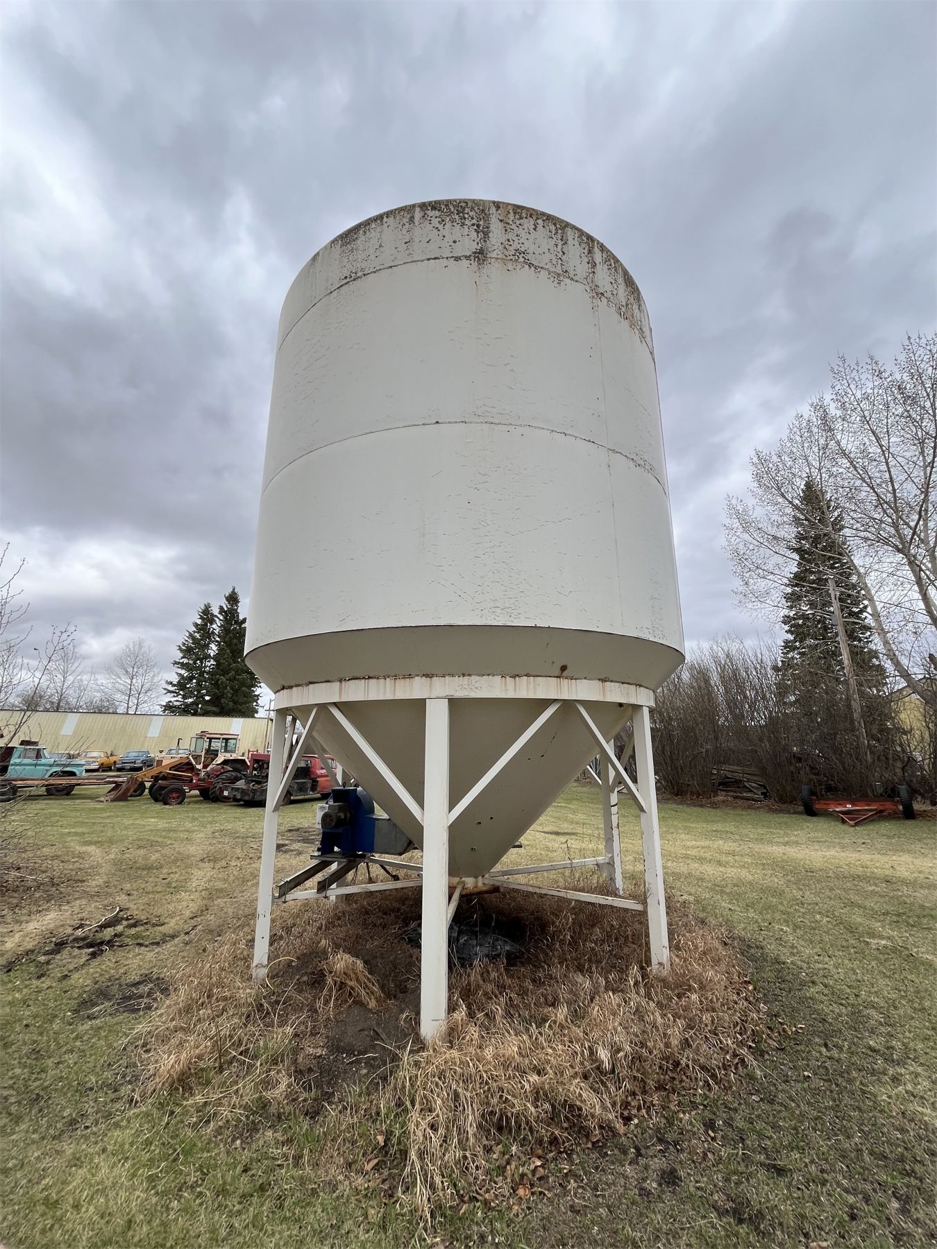 Wheatland Hopper Bin with Grain Guard Aeration Fan (1/2 full of spoilt ...