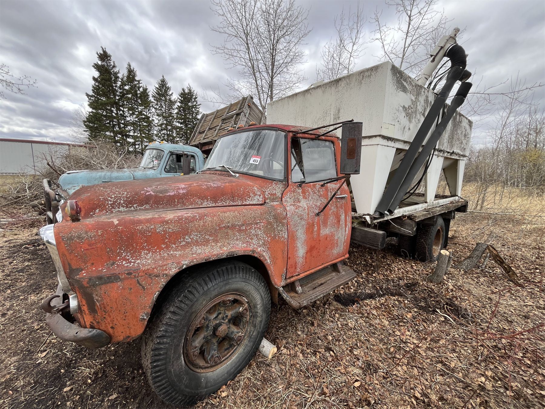 International B180 Single Axle Truck with Split Fertilizer Tank