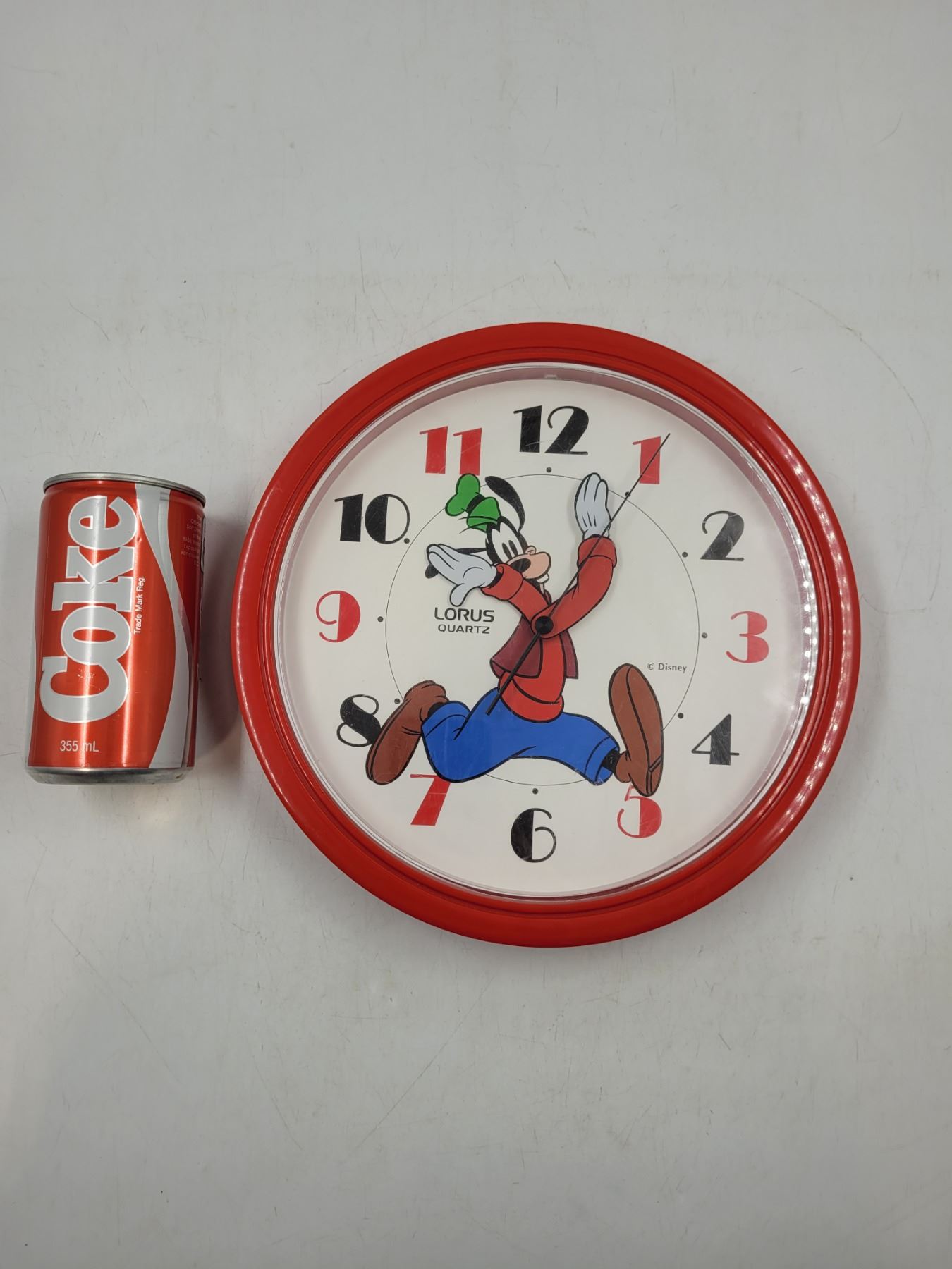Vintage Disney Goofy Wall Clock 10" Lorus Quartz