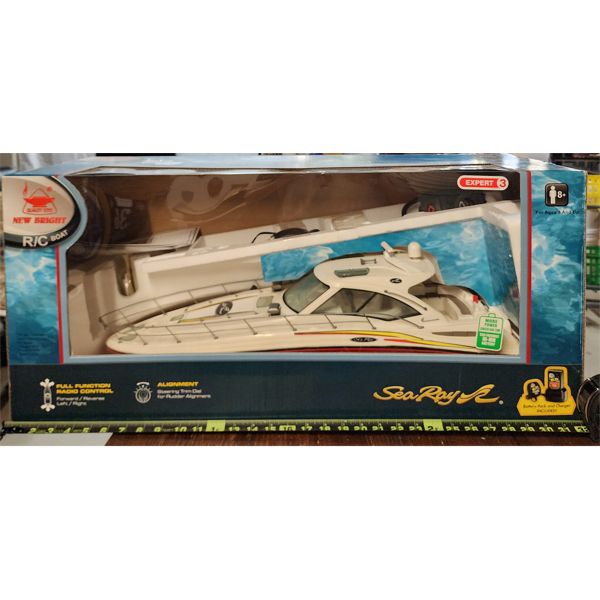 New Bright Sea Ray Sundancer R/C Speed Boat, 29" - Bosley Auctioneers