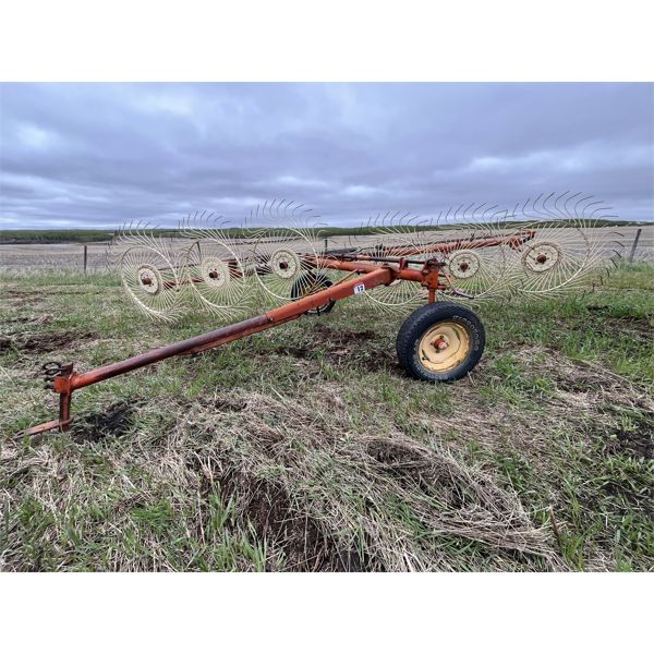 6 Wheel Massey Ferguson Side Rake with new tines