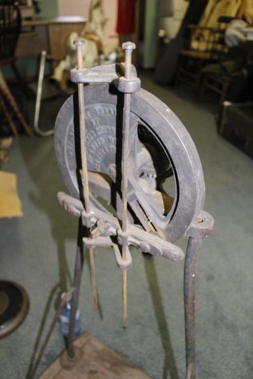 Antique Upright wheel for wartime spinners?