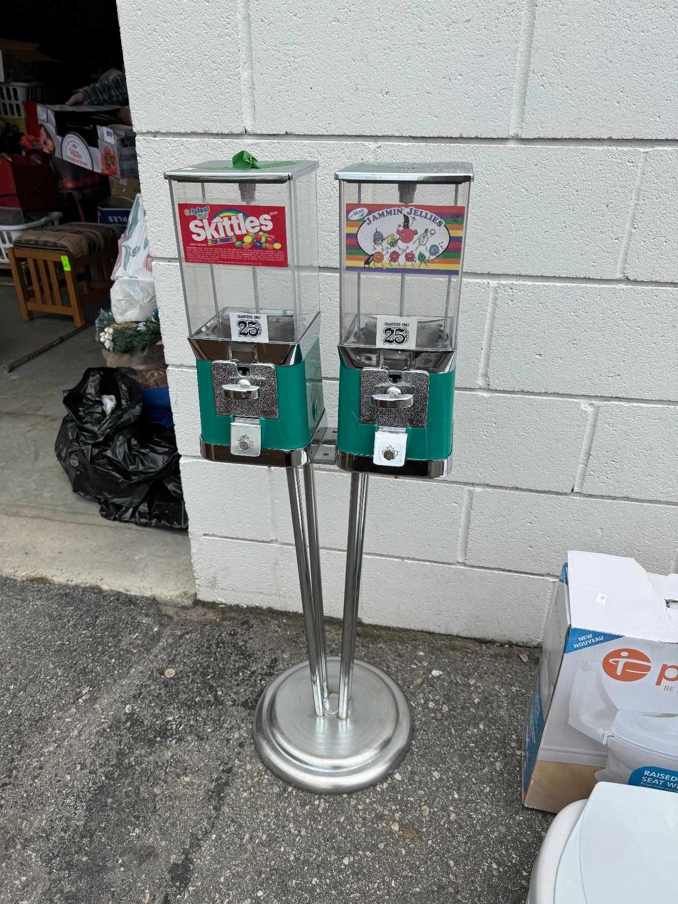 Beaver double head candy machine with key