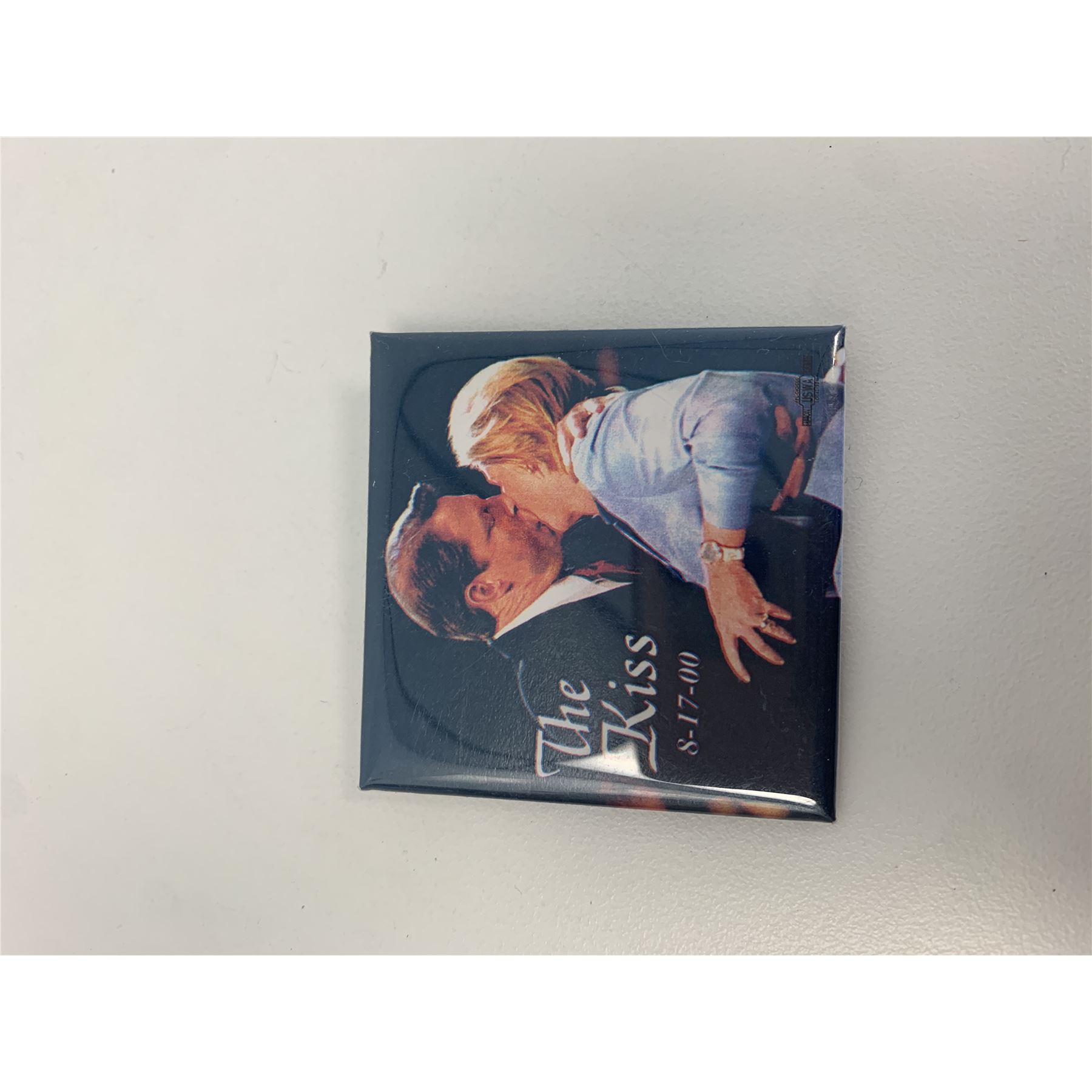 The Kiss Pin