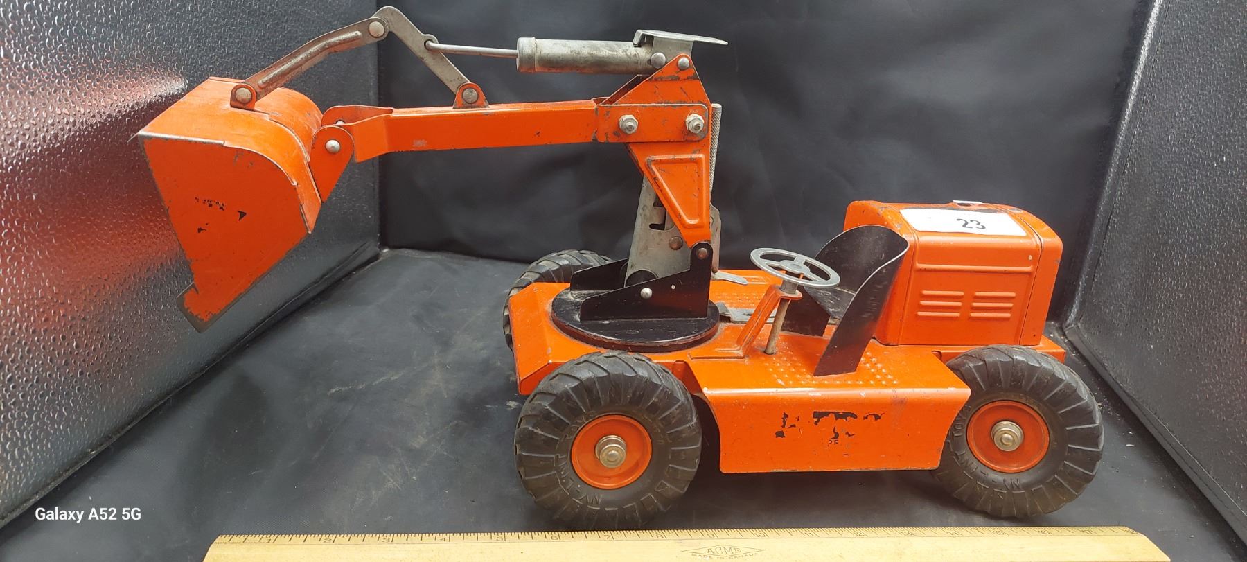Vintage Nylint pressed steel digger toy, nice shape 19"