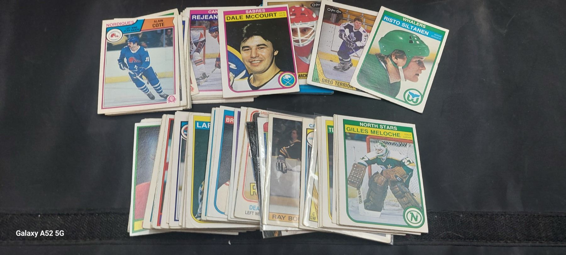 A box of 70s & 80s hockey cards