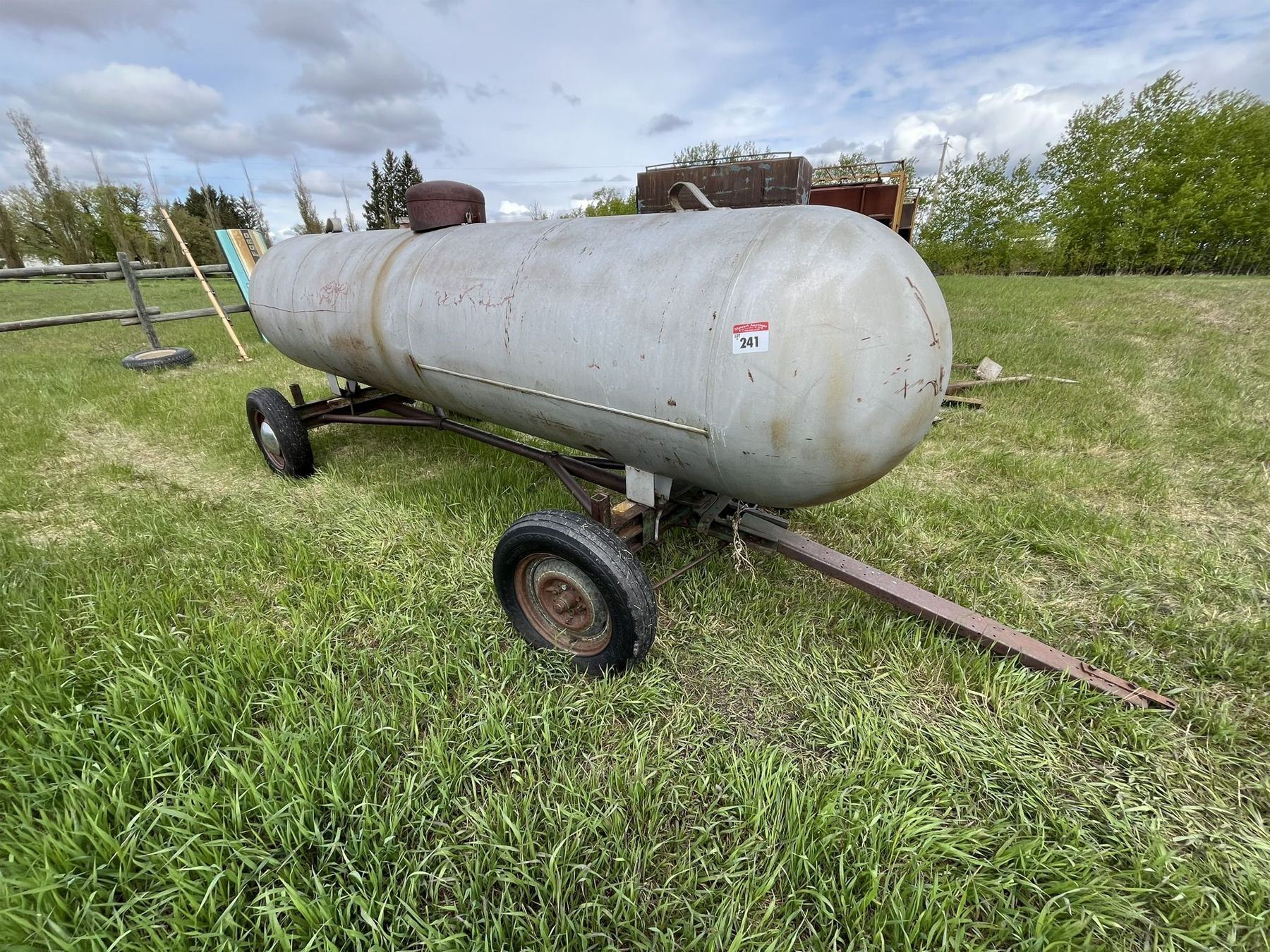 1000 US Gallon Propane Tank on Wheels (4 wheel trailer with rubber tires)