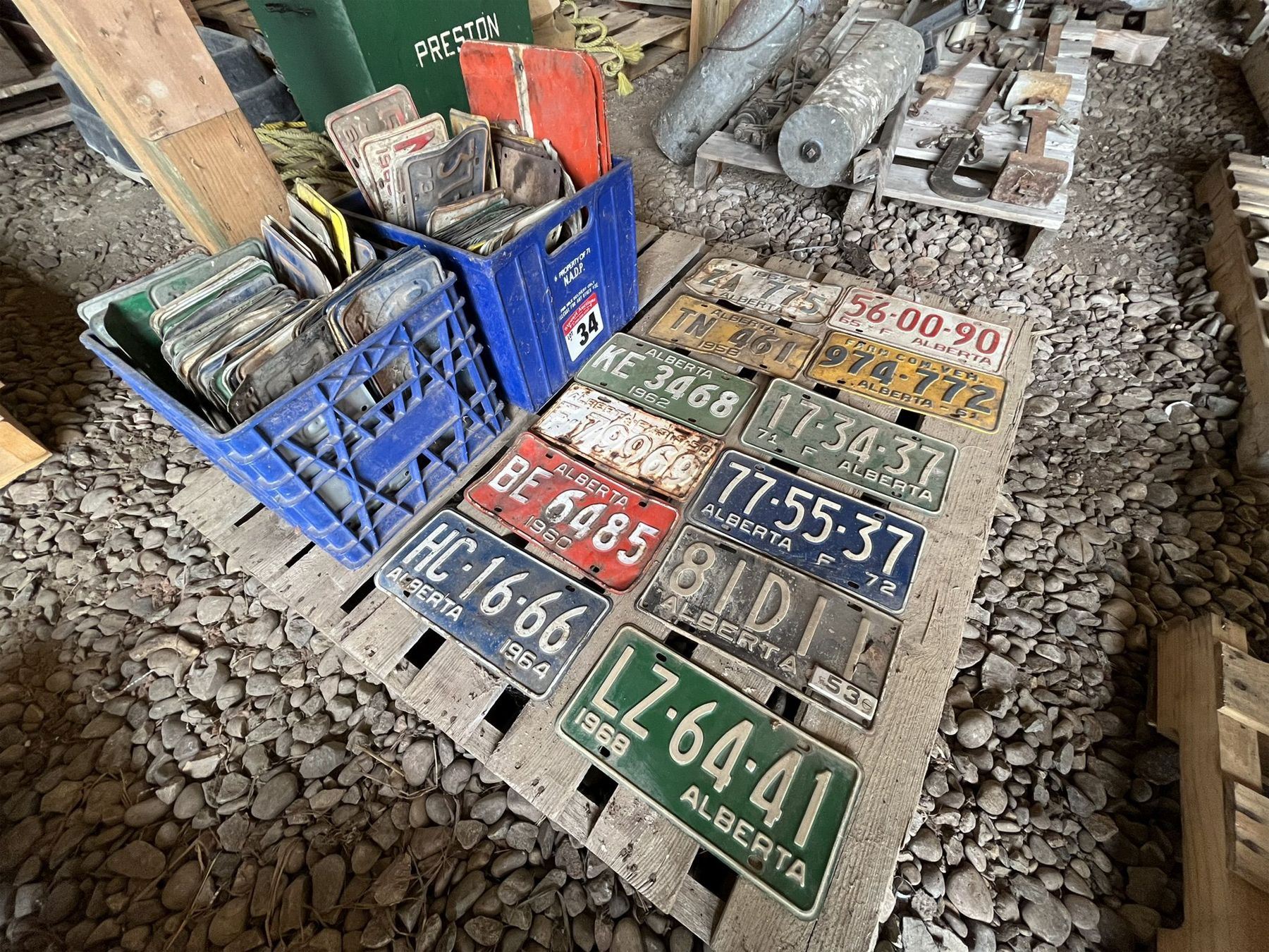 Collectible Licence Plates collection (80+ incl. various 1930s to 1970s ...