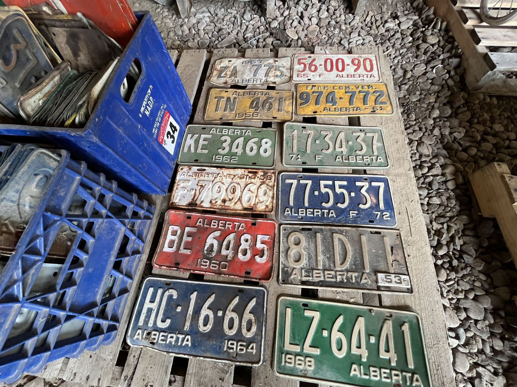 Collectible Licence Plates collection (80+ incl. various 1930s to 1970s ...