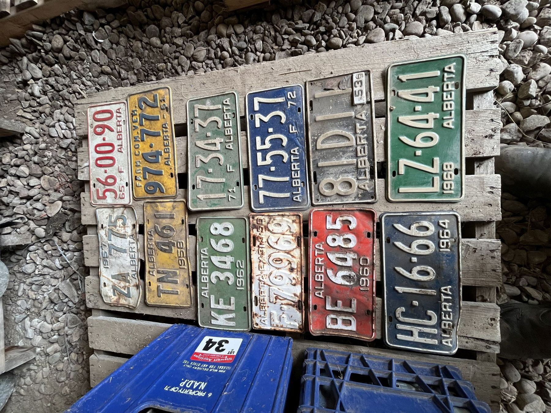 Collectible Licence Plates collection (80+ incl. various 1930s to 1970s ...