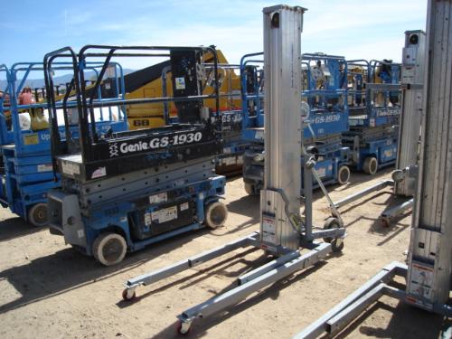 GENIE SUPERLIFT SLC24 24ft. MATERIAL LIFT, s/n 20354