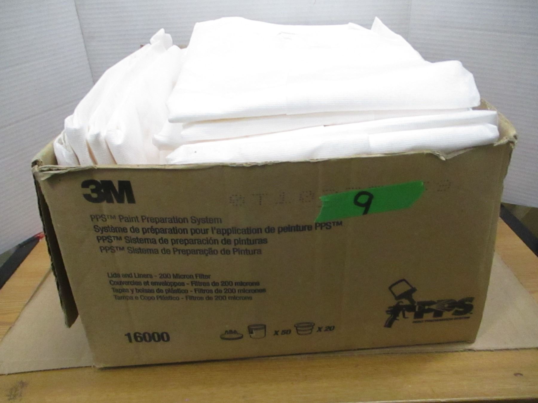 BOX C/W CHEF/LAB COATS