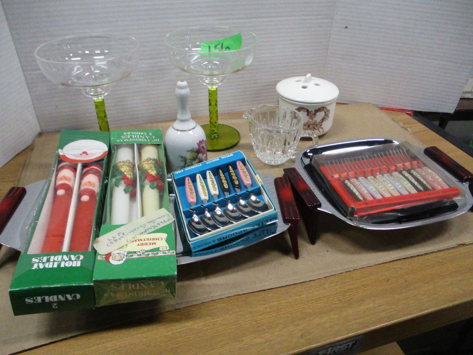 ESTATE: FLAT C/W ASSORTED ITEMS