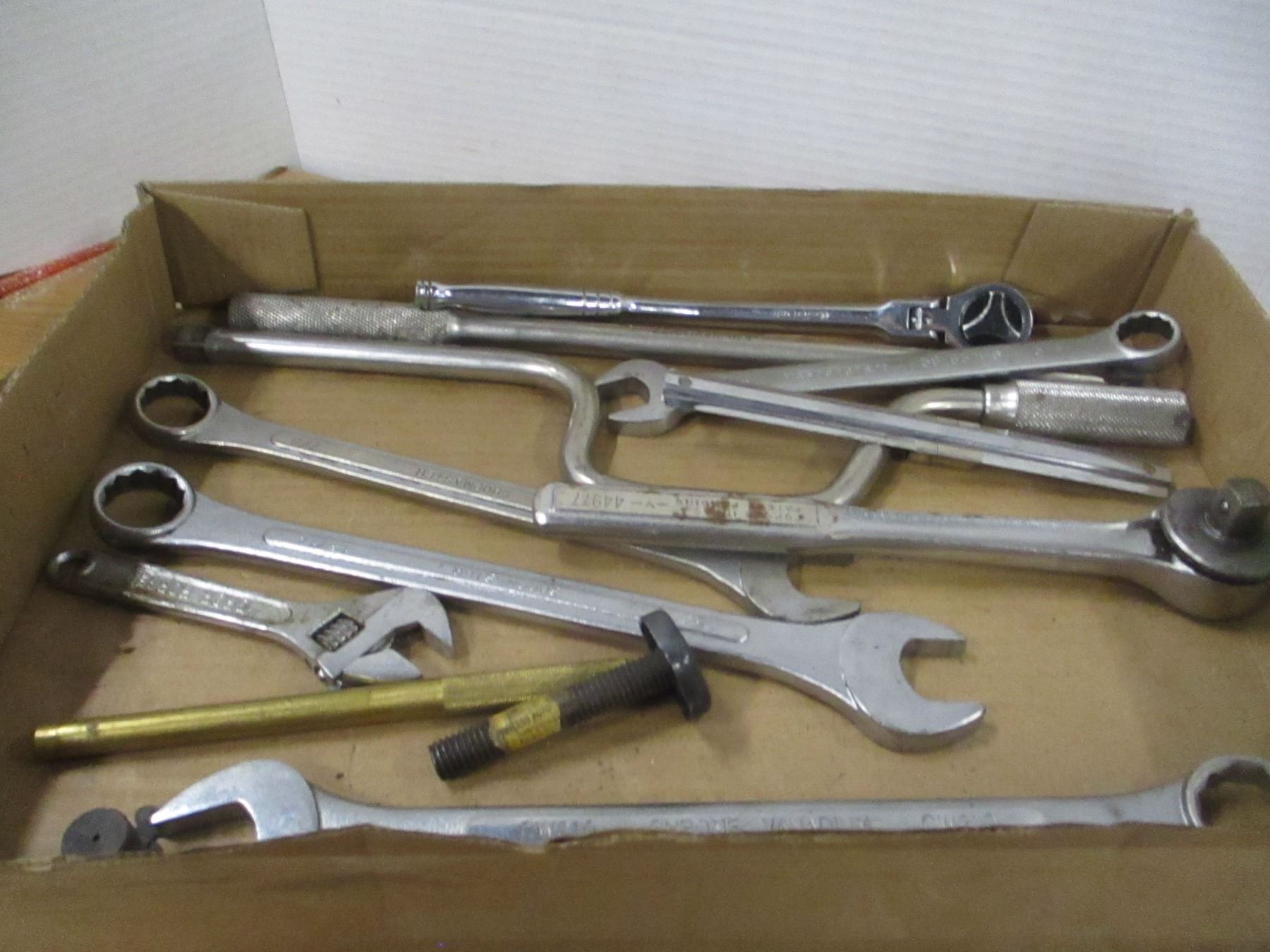ESTATE: FLAT C/W WRENCHES & RATCHETS