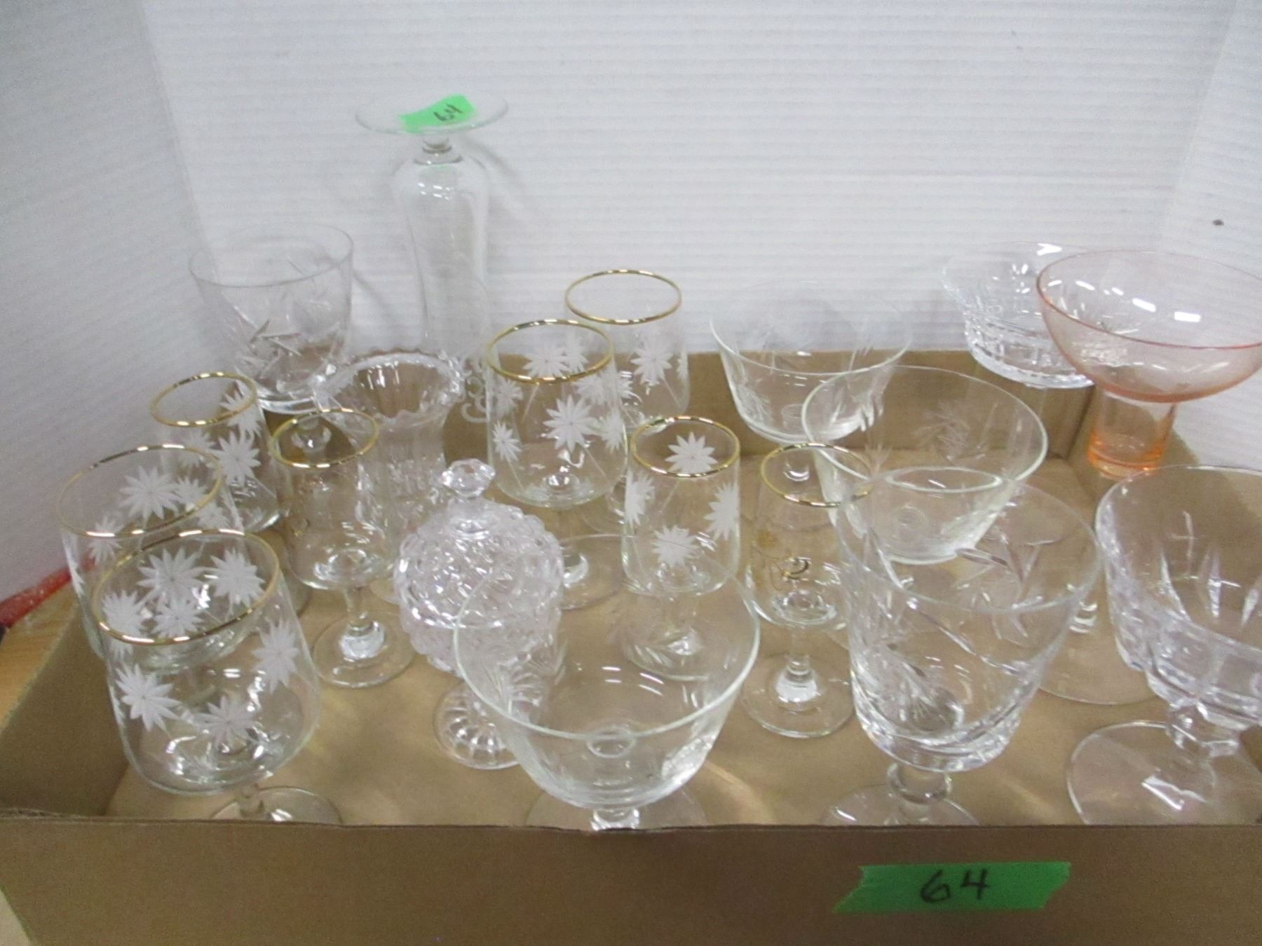 ESTATE: FLAT C/W ASSORTED STEMWARE