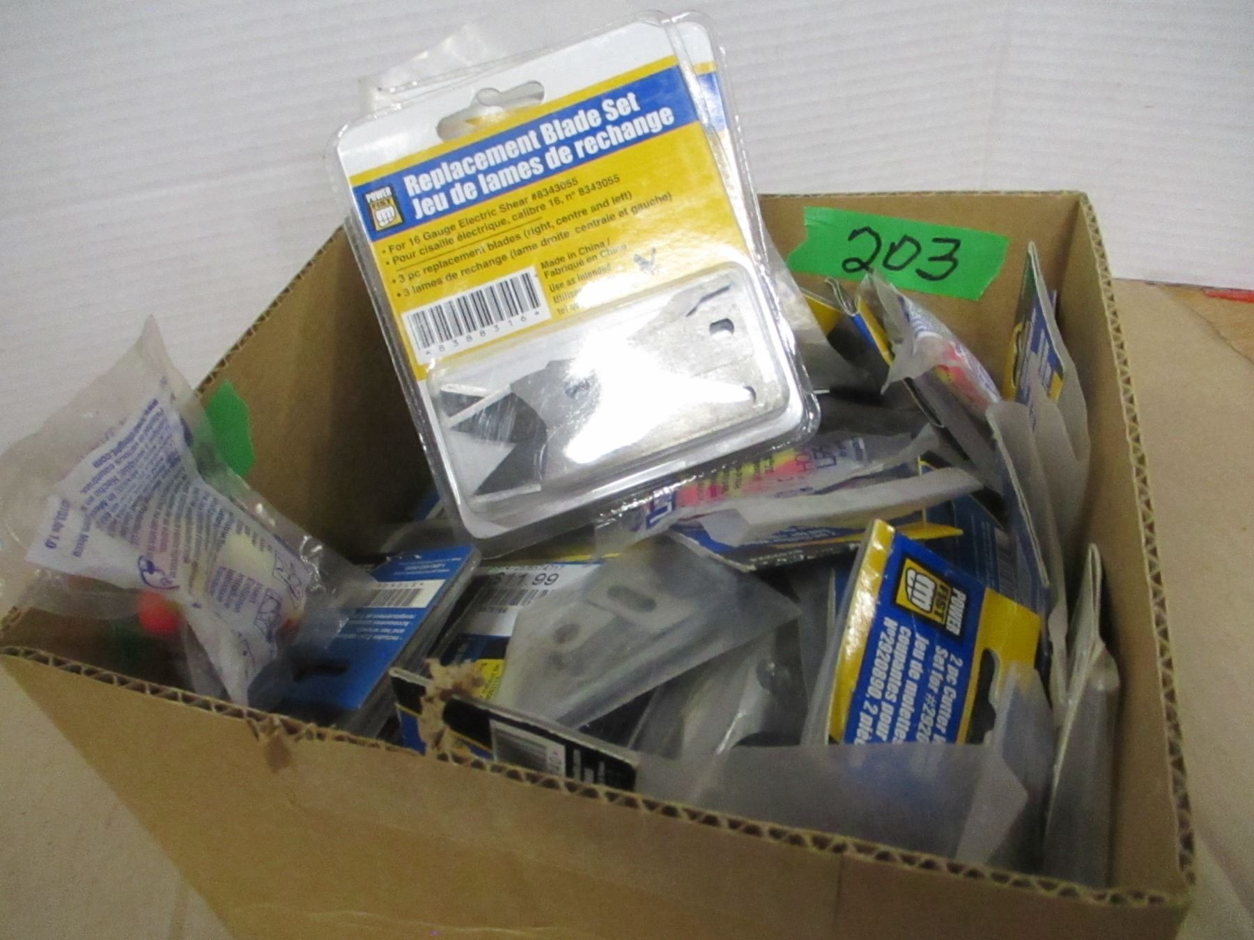 ESTATE: FLAT C/W ASSORTED BLADES