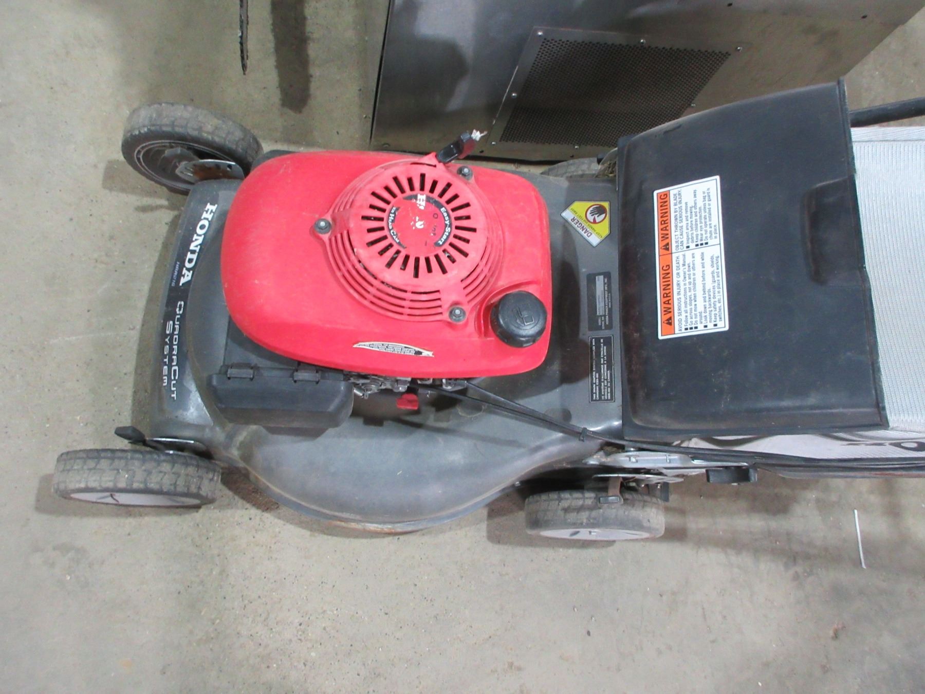HONDA QUADRA CUT SELF PROPELLED LAWN MOWER WITH REAR BAG (RUNNING)