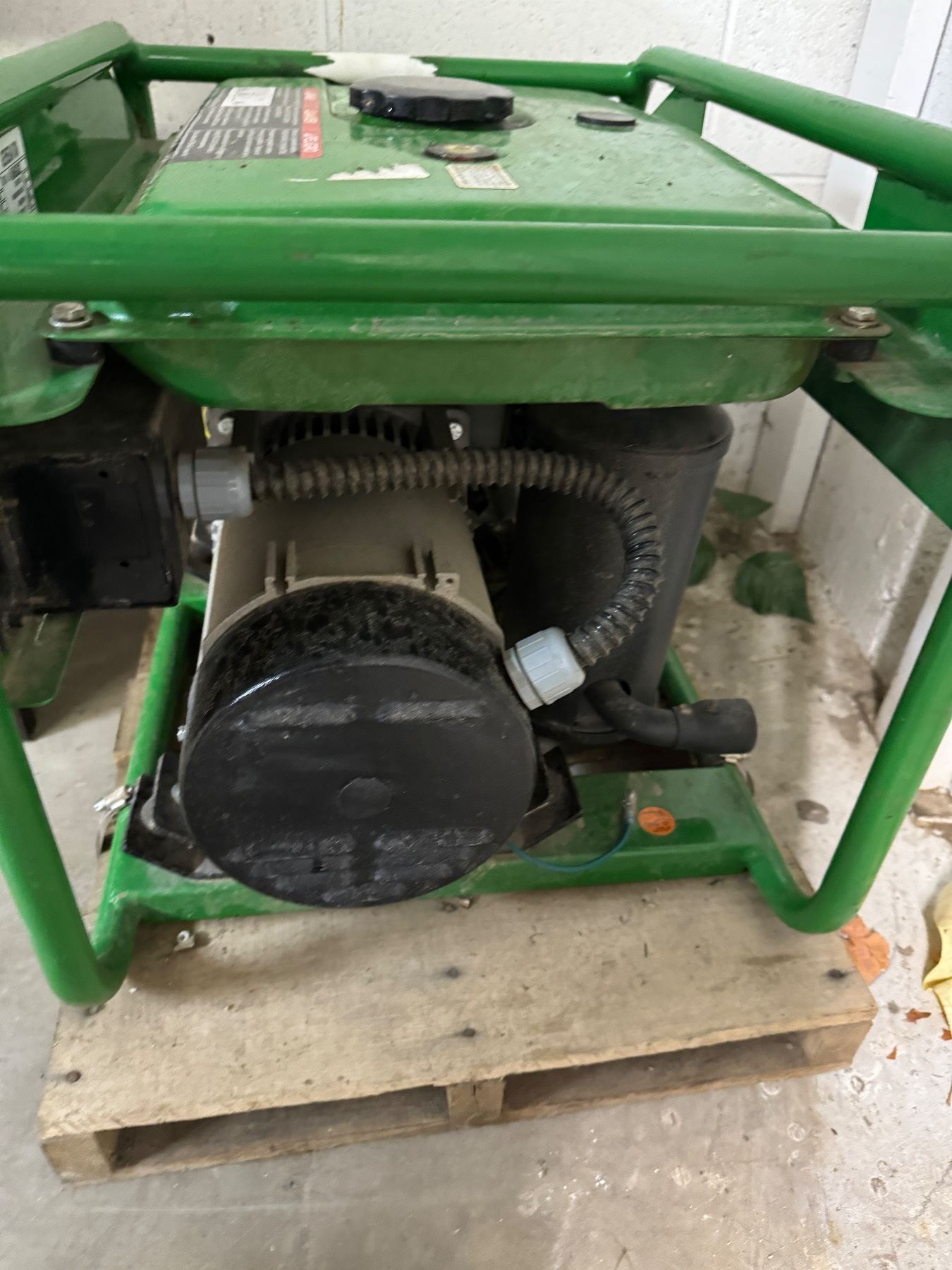 John Deere generator estate item