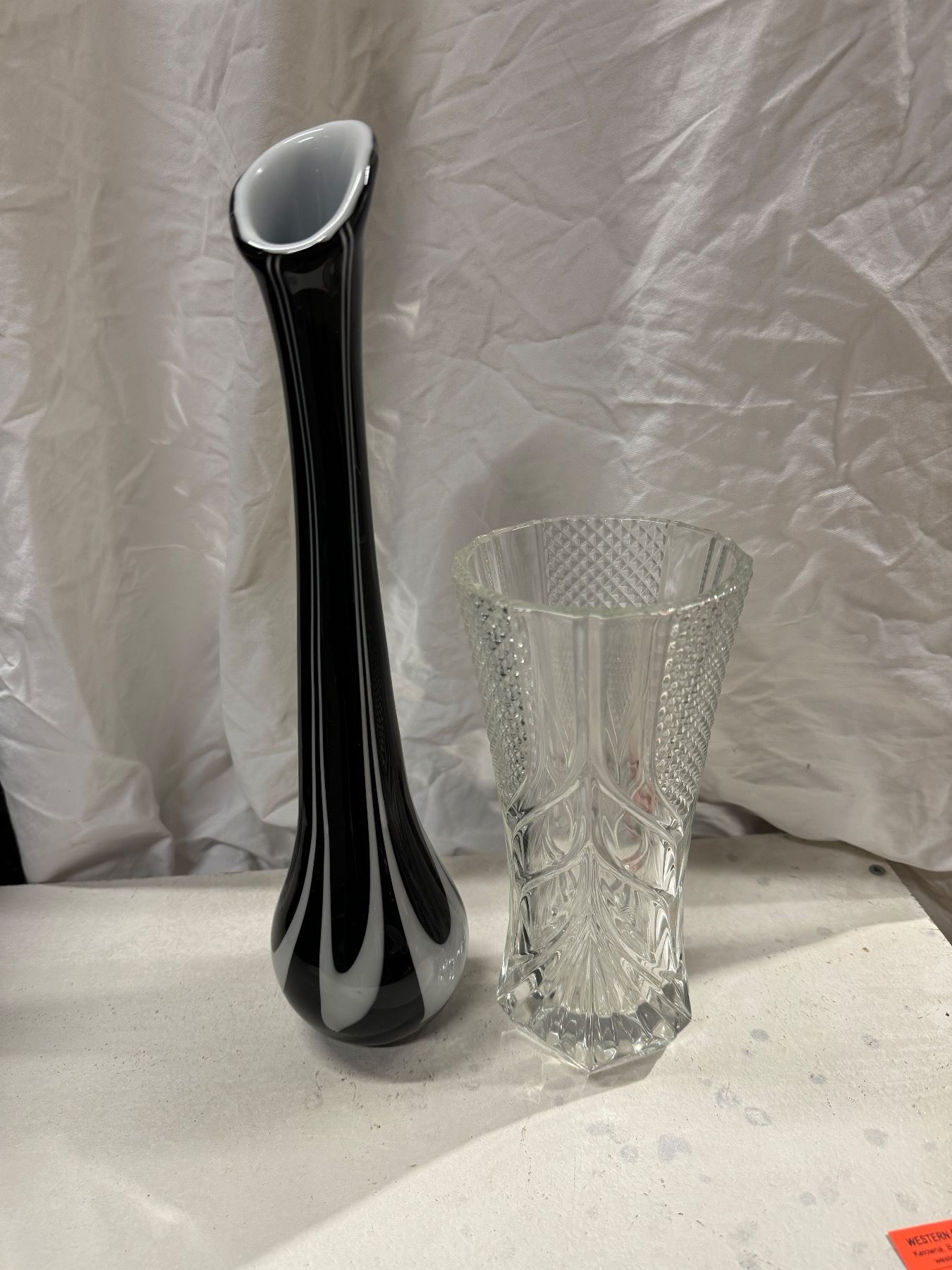 Black/white vase & crystal vase arc France