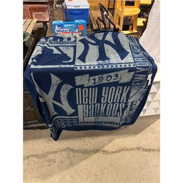 New York Yankees throw blanket