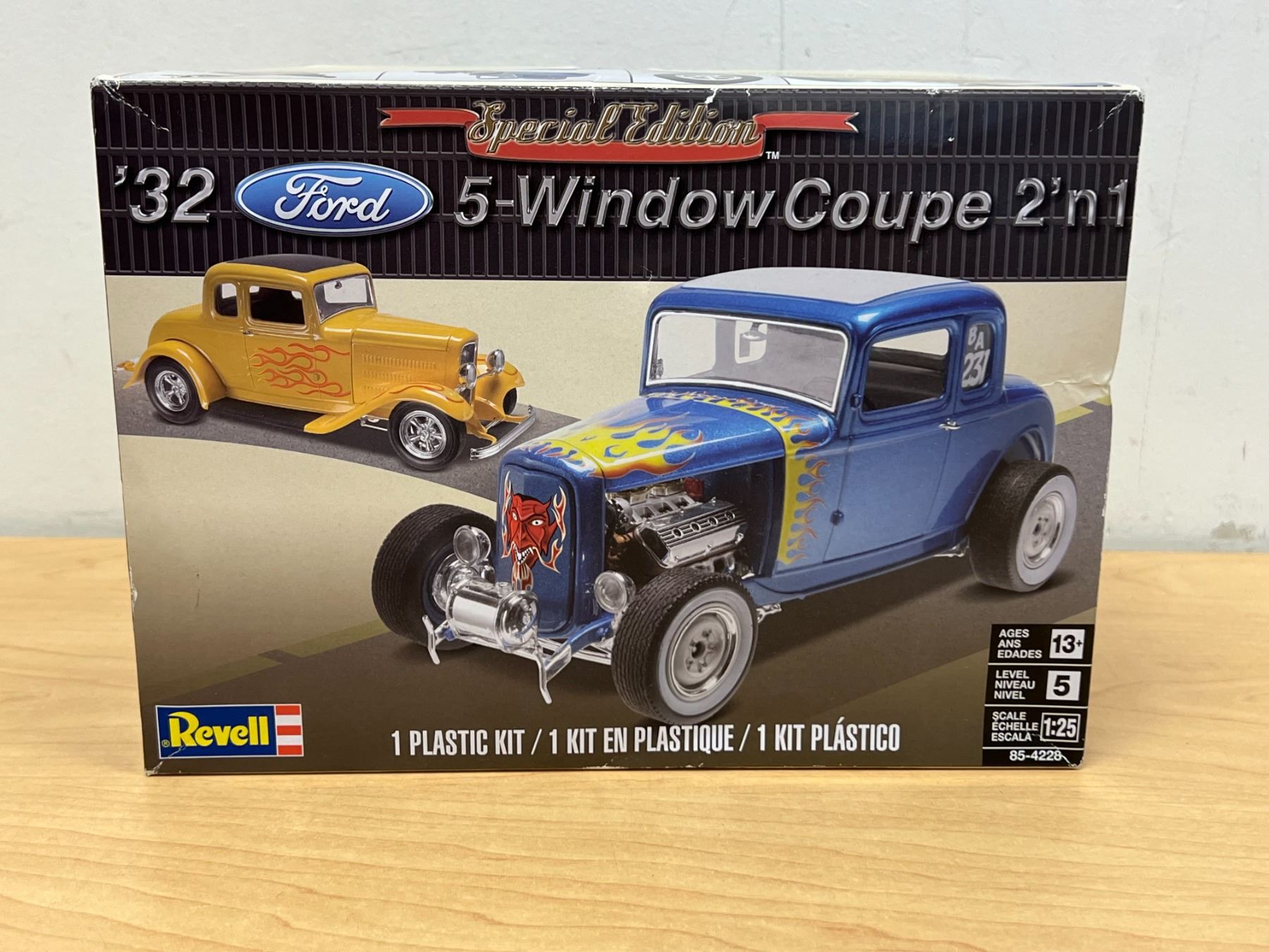 Revell 32 Ford 5 Window Coupe Model Kit 1/25 - open box, looks complete ...