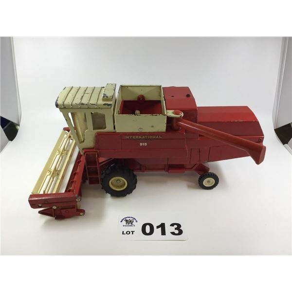 INTERNATIONAL 915 TOY COMBINE