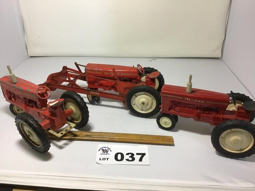 3 INTERNATIONAL TRACTORS TRU— SCALE