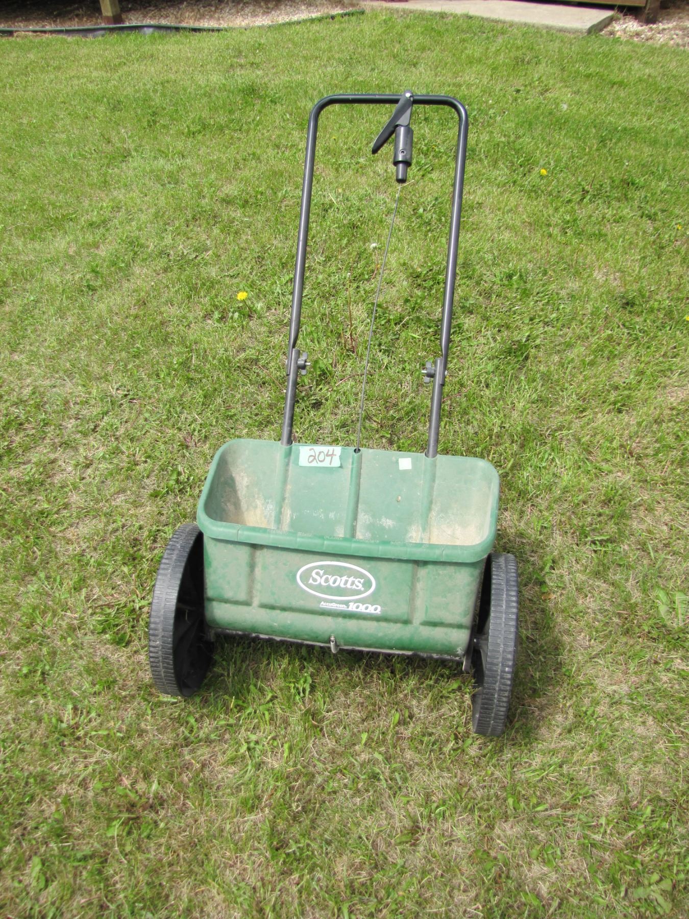 Scotts Accu Green 1000 Lawn seed and fertilizer spreader
