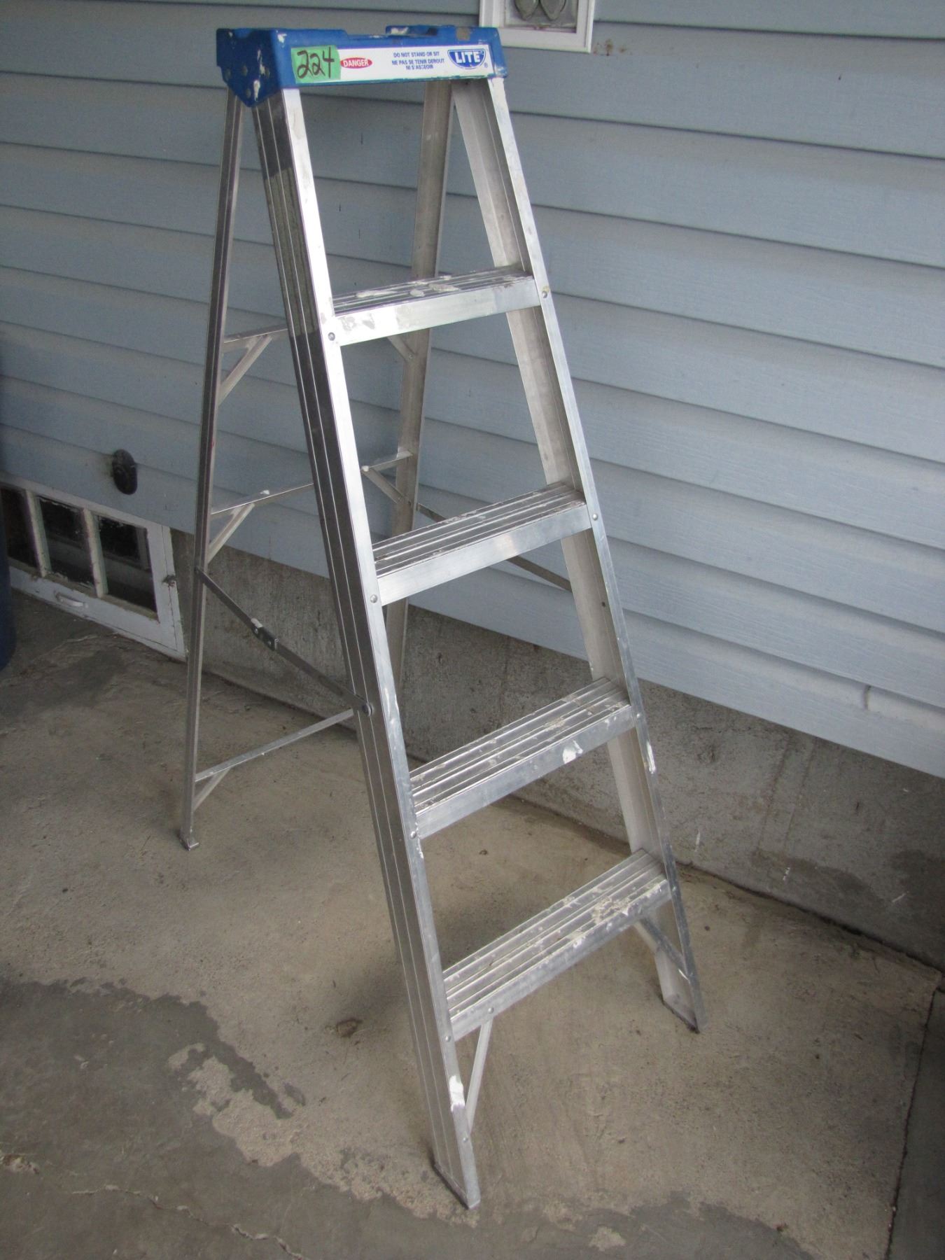 5 foot aluminum step ladder