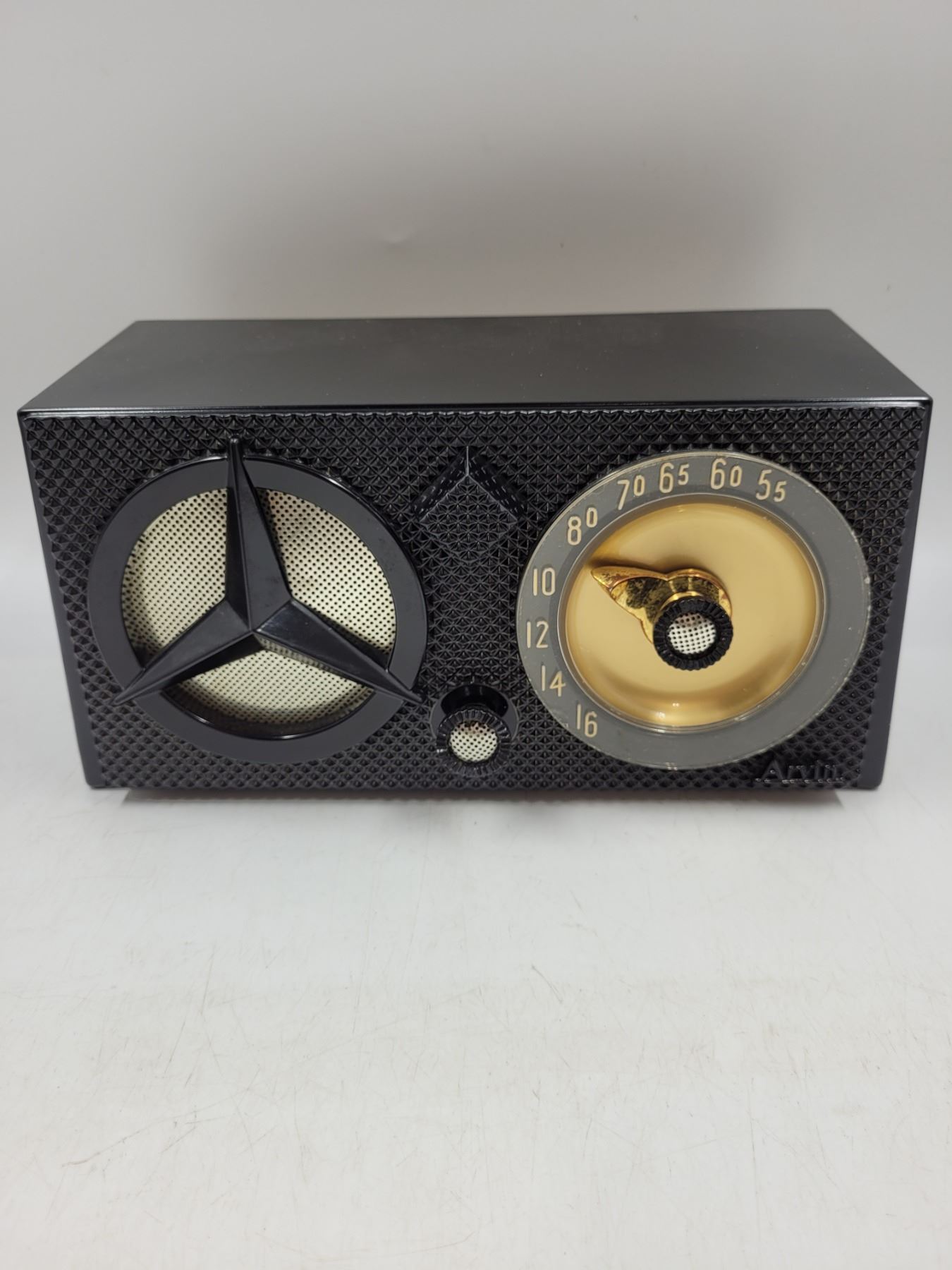 Vintage Arvin 851T Bakelite Radio