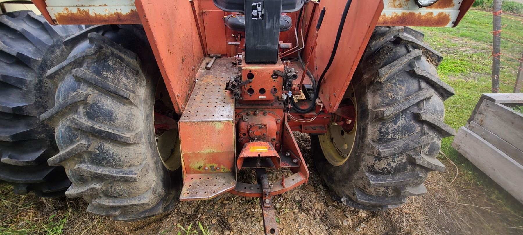 COCKSHUTT DIESEL 1850 TRACTOR C/W LOADER AND 5 FT BUCKET 3989 HRS POWER ...