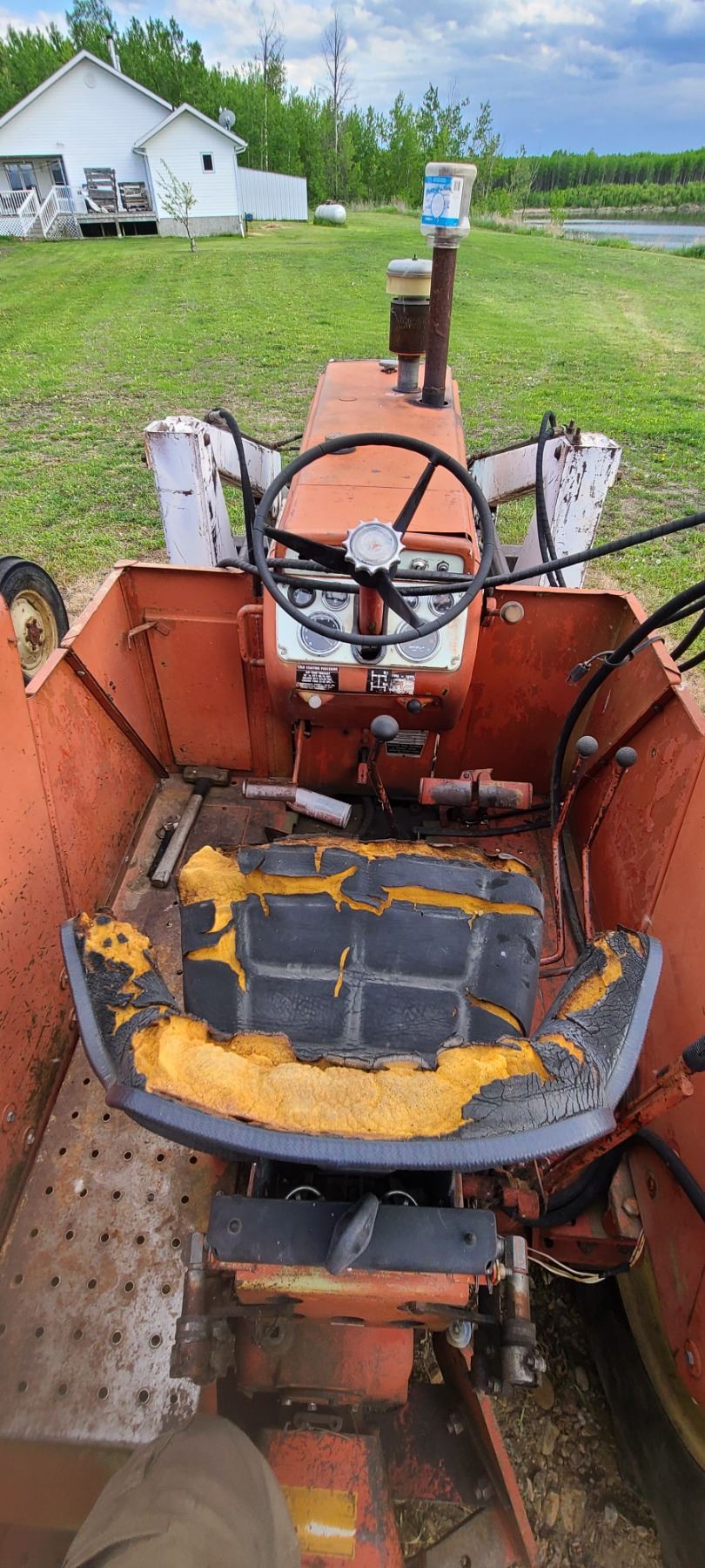 COCKSHUTT DIESEL 1850 TRACTOR C/W LOADER AND 5 FT BUCKET 3989 HRS POWER ...