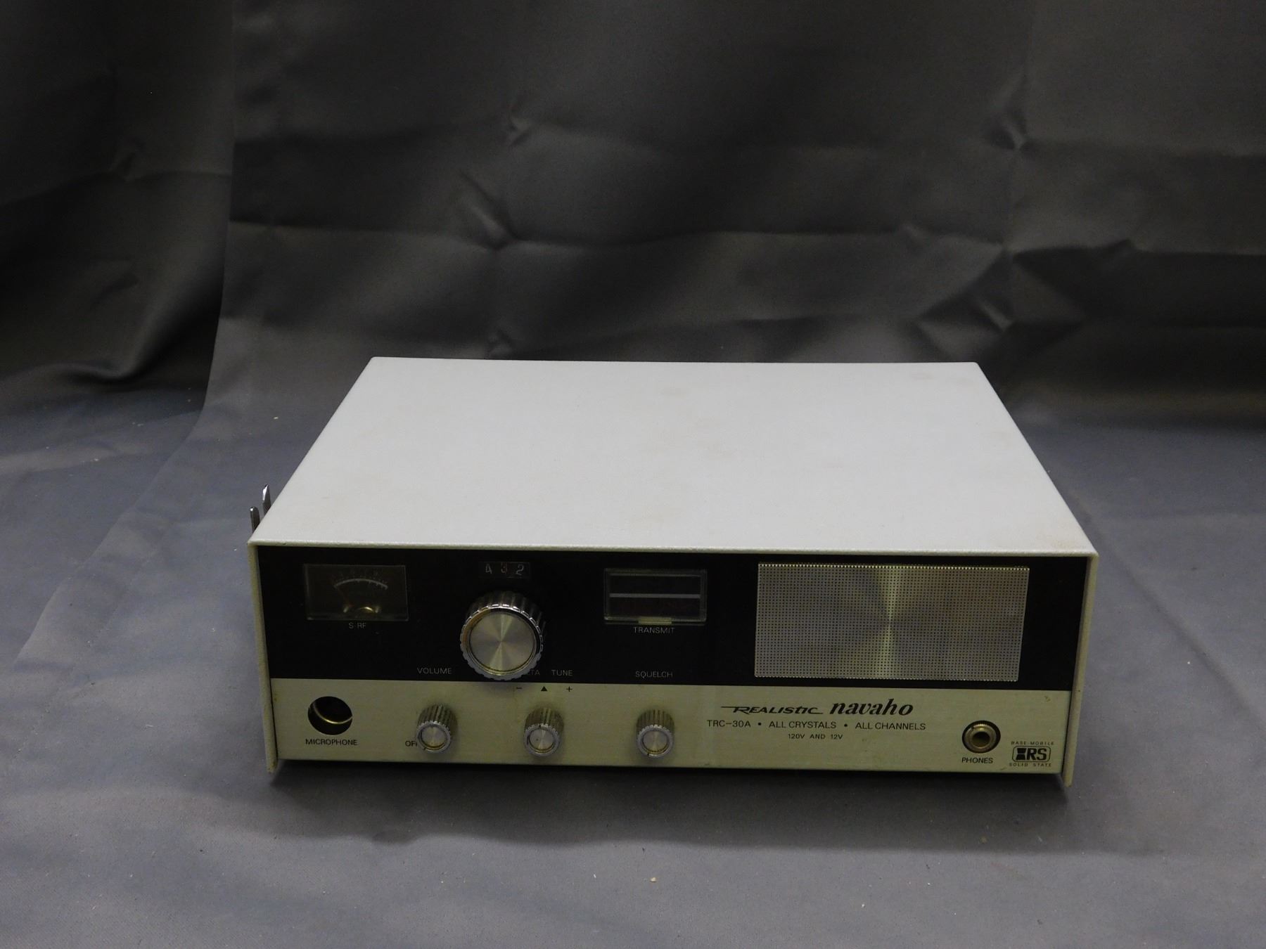 Realistic Navaho TRC-30A CB Radio Station