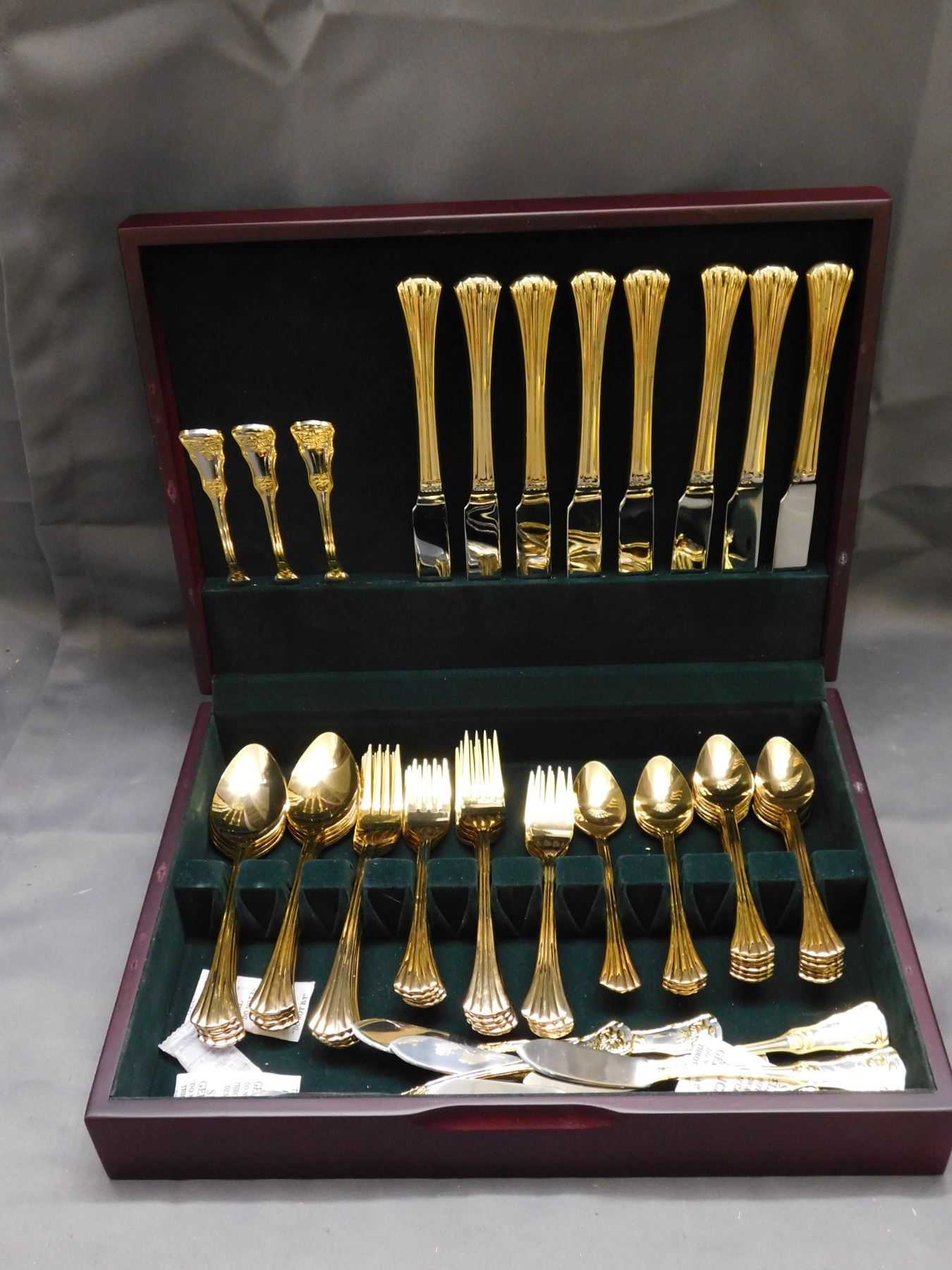 Splendide Gold Tone Cutlery Set in Presentation Box & Royal Albert ...