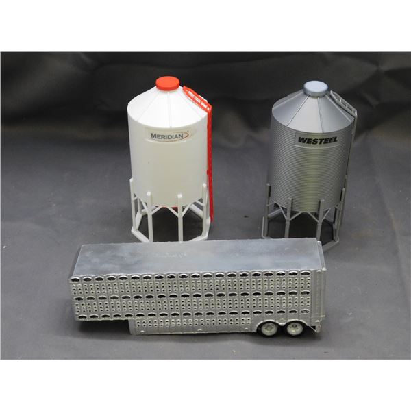 Replica Model Grain Grain Bins & Cart