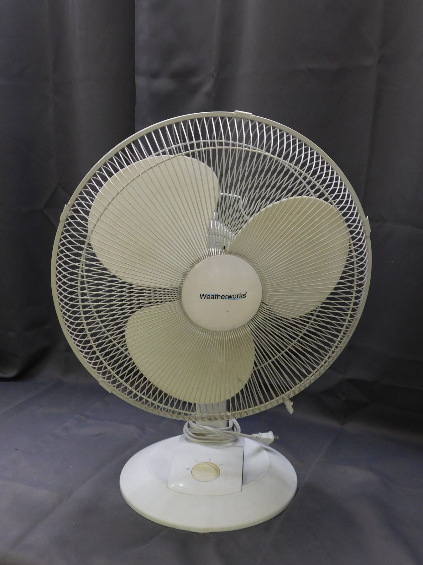 Weatherworks Large Desk Fan Oscillating
