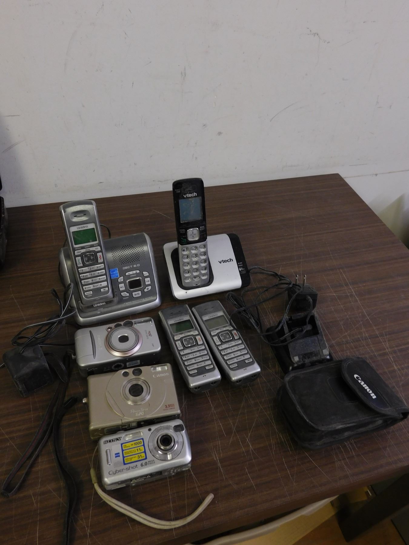 Lot of Assorted Wireless Phones & Cameras