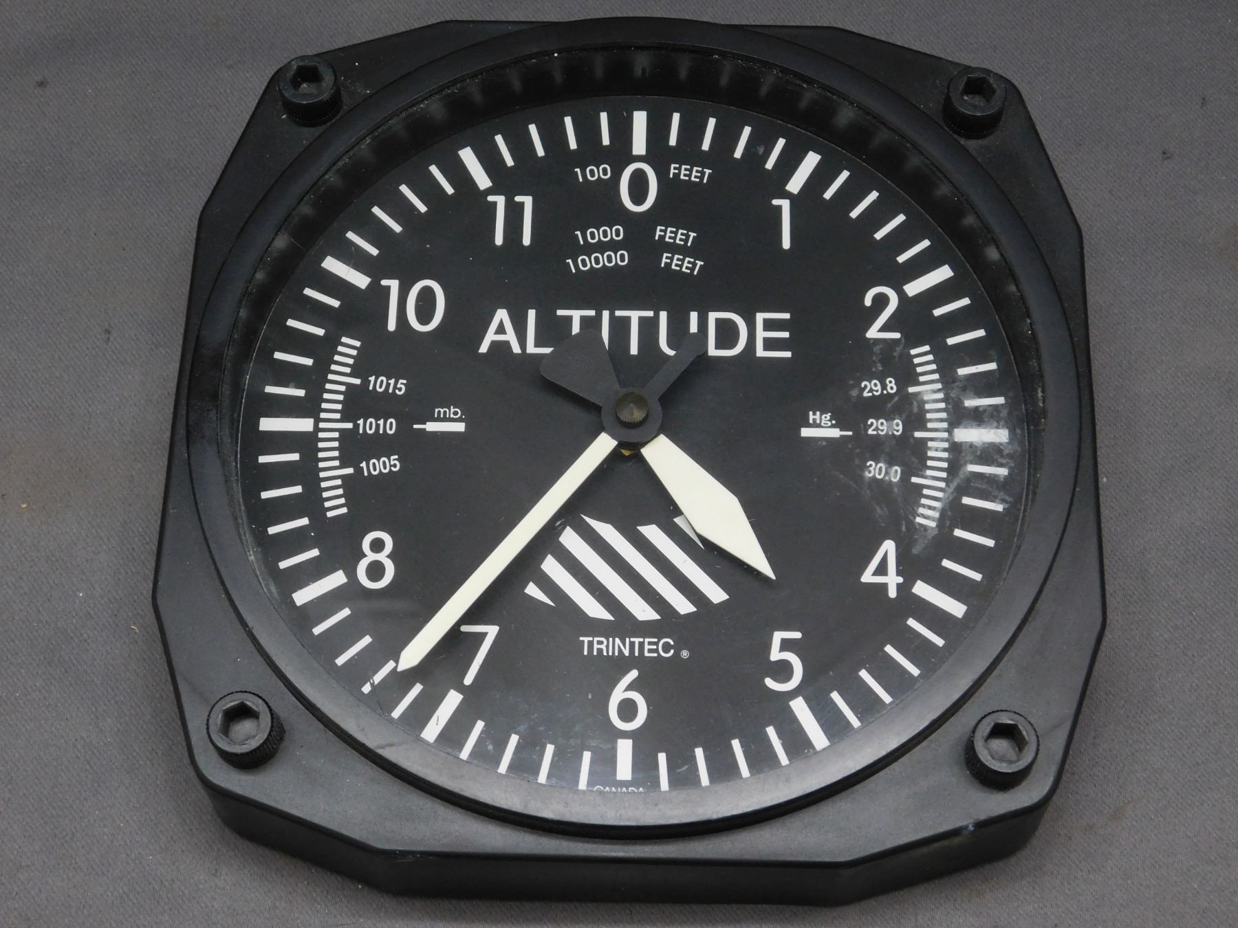 AIRPLANE ALTIMETER ALTITUDE GAUGE IMITATION WALL CLOCK TRINTEC INDUSTRIES