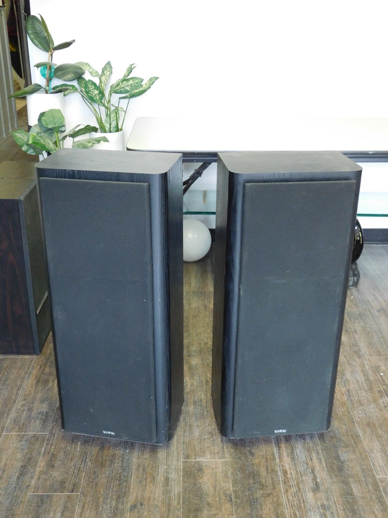 Infinity Floor Speakers Model RS 6000