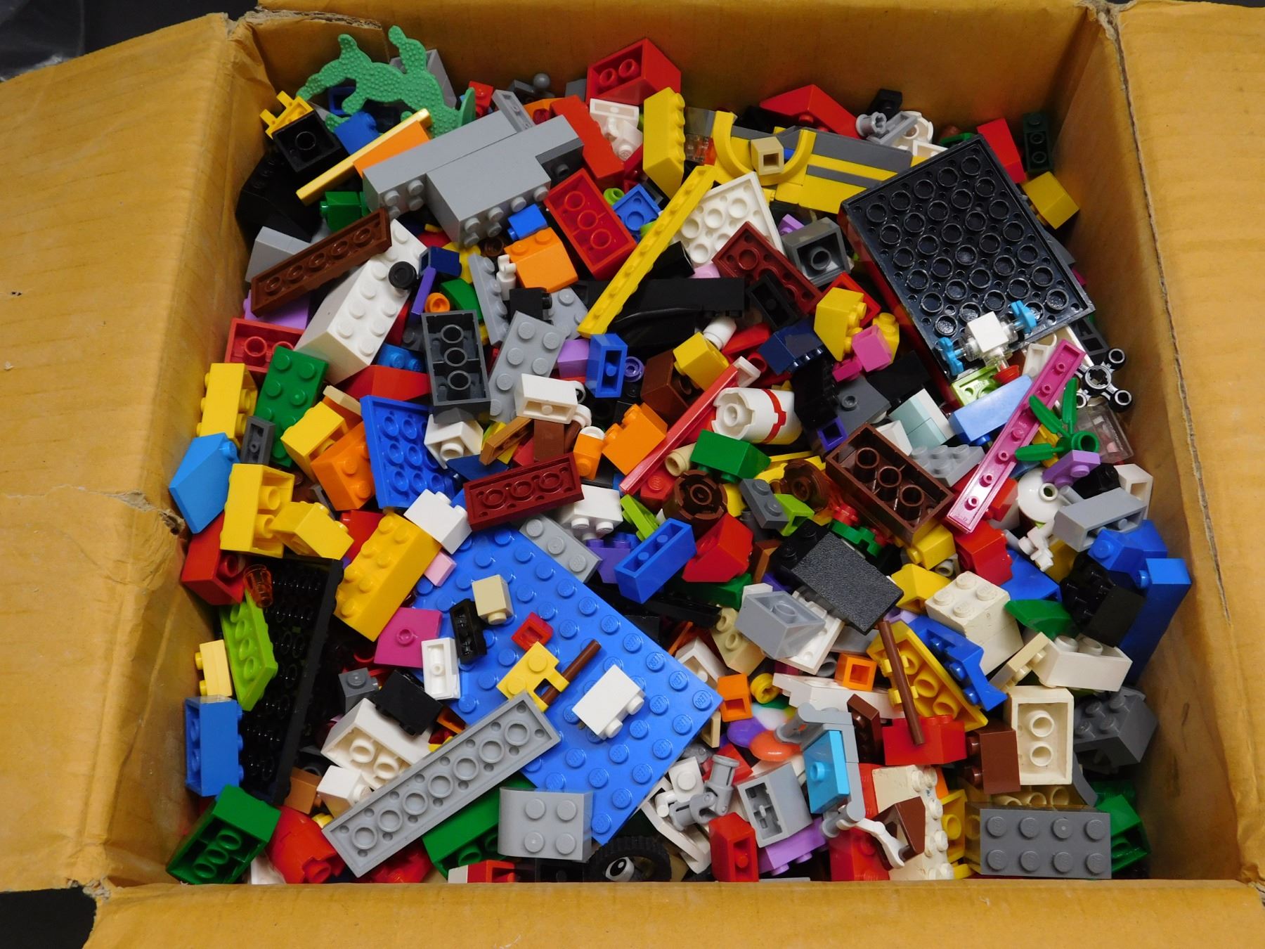 6 lbs of LEGO Bricks Assorted
