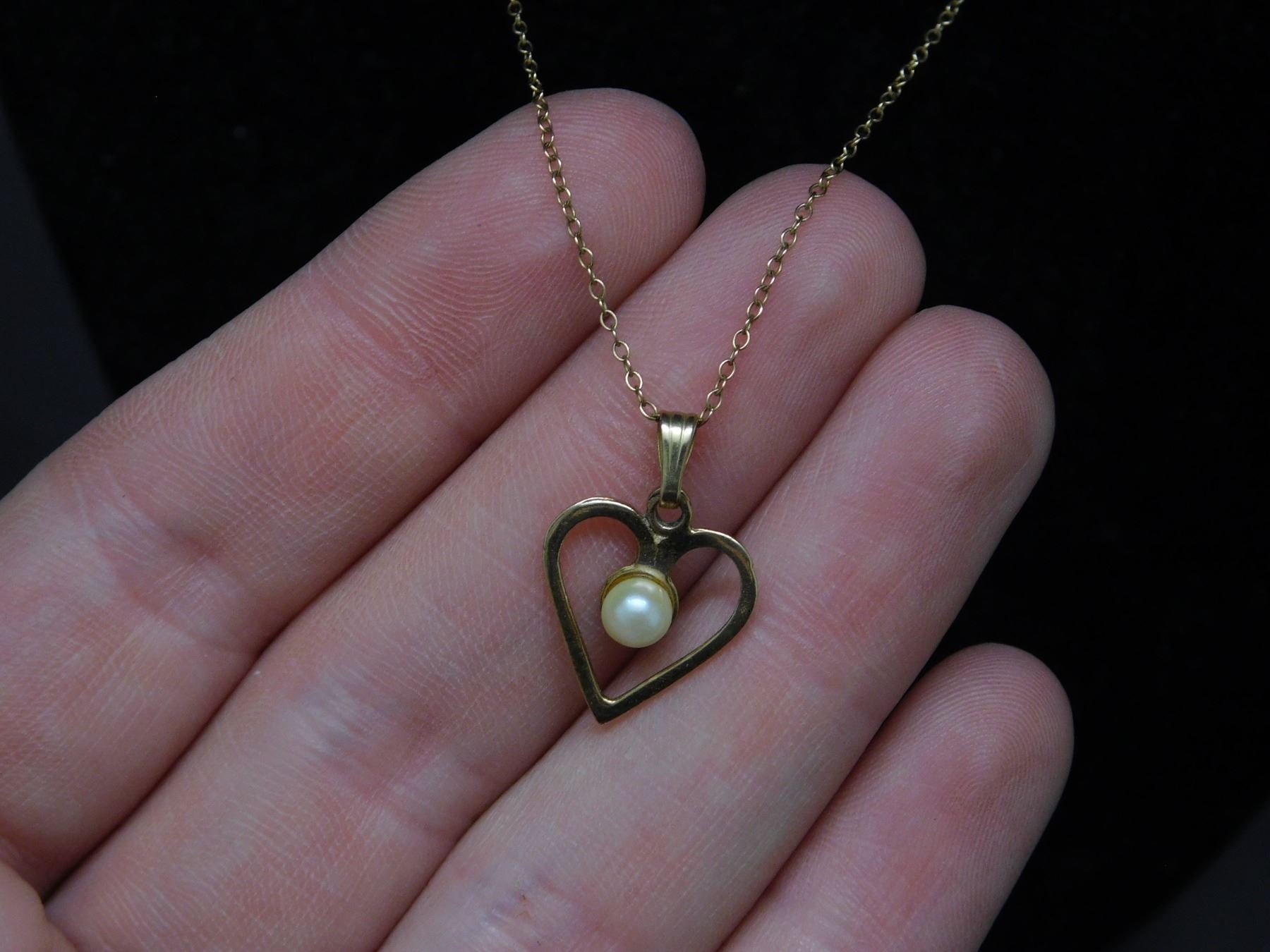 10k Gold Marked Chain w 10k Pendant 1.1grams