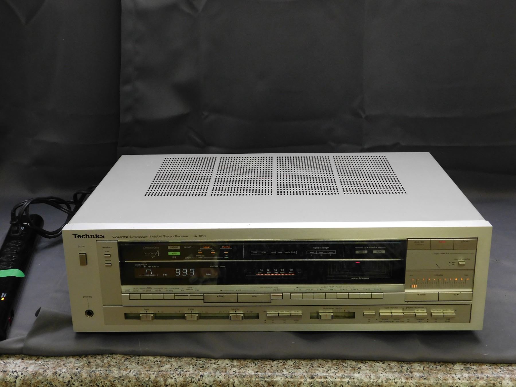 Technics SA-1010 Quartz Synthesizer Stereo Receiver