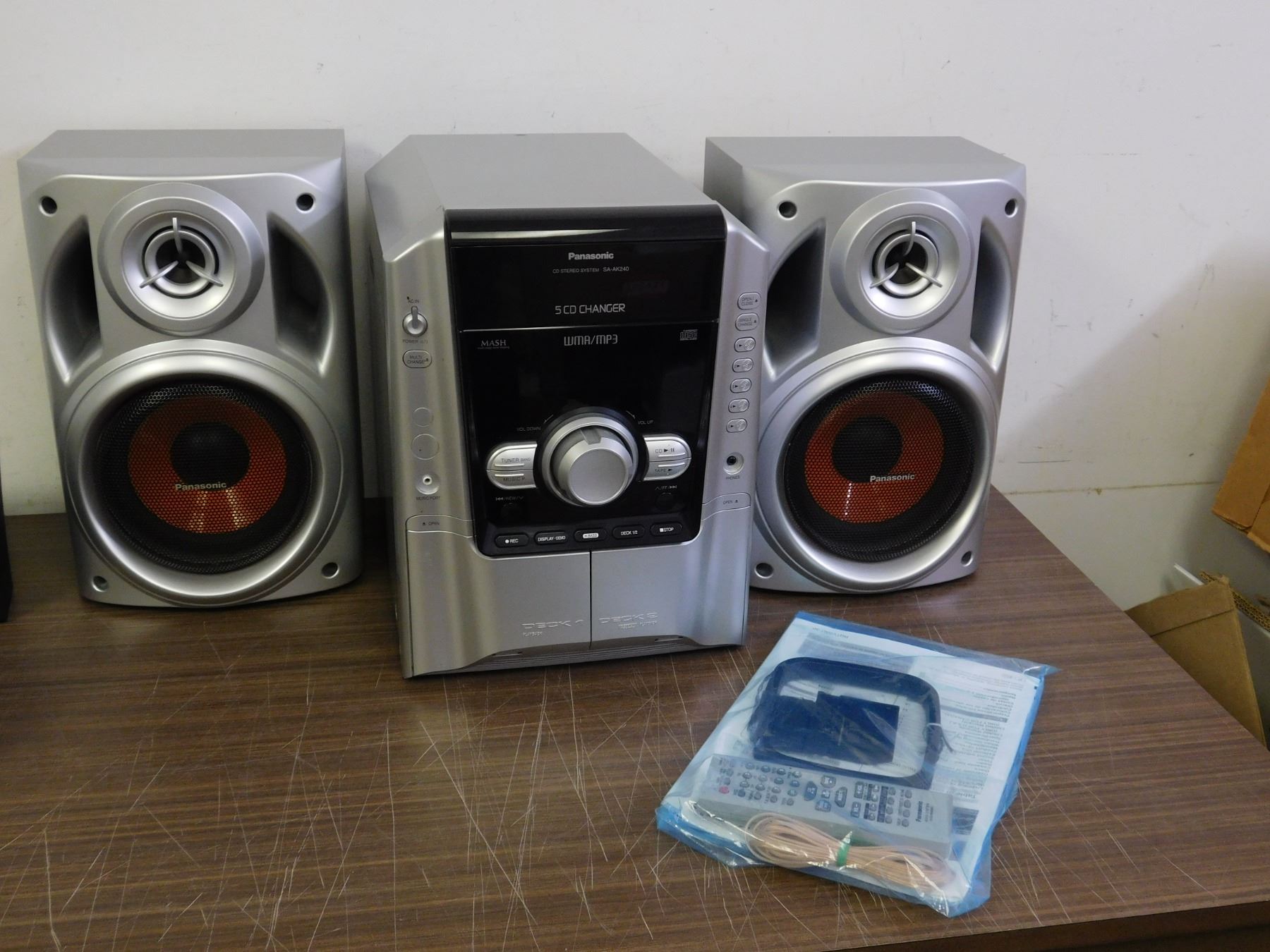 Panasonic CD Stereo System SA-AK240 5 CD Changer, MP3, Radio w Speakers