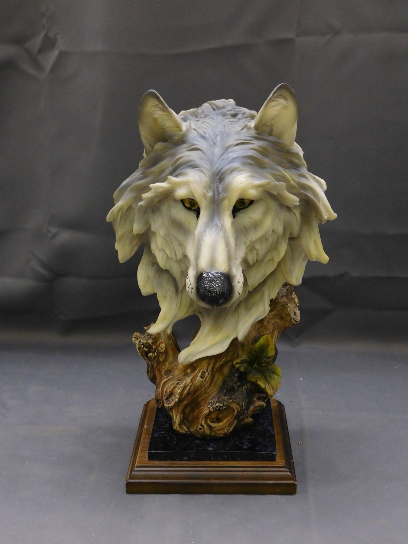 Resin Wolf Head Sculpture Decorative Figurine